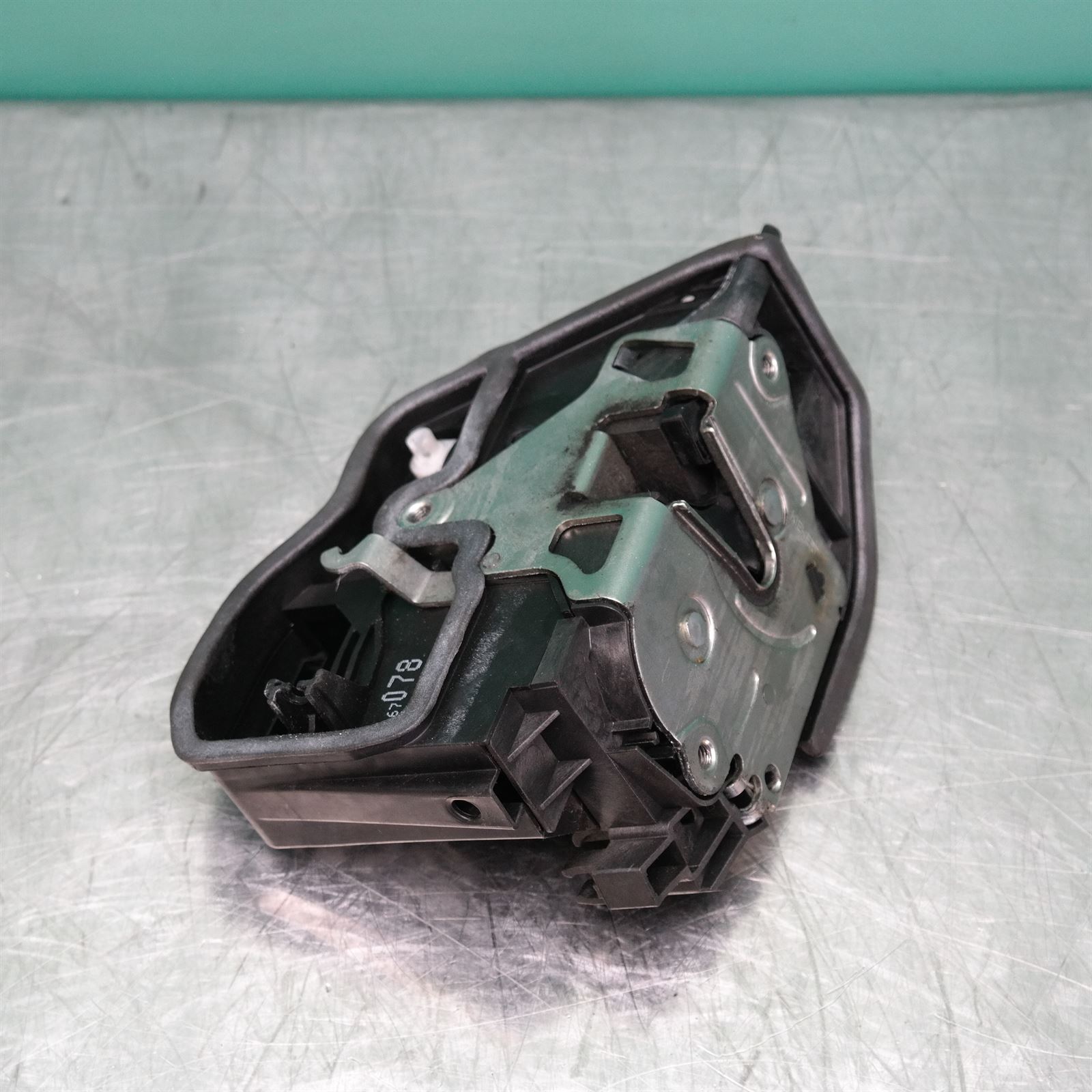 2005 BMW 1 SERIES Lock mechanism 51217202144