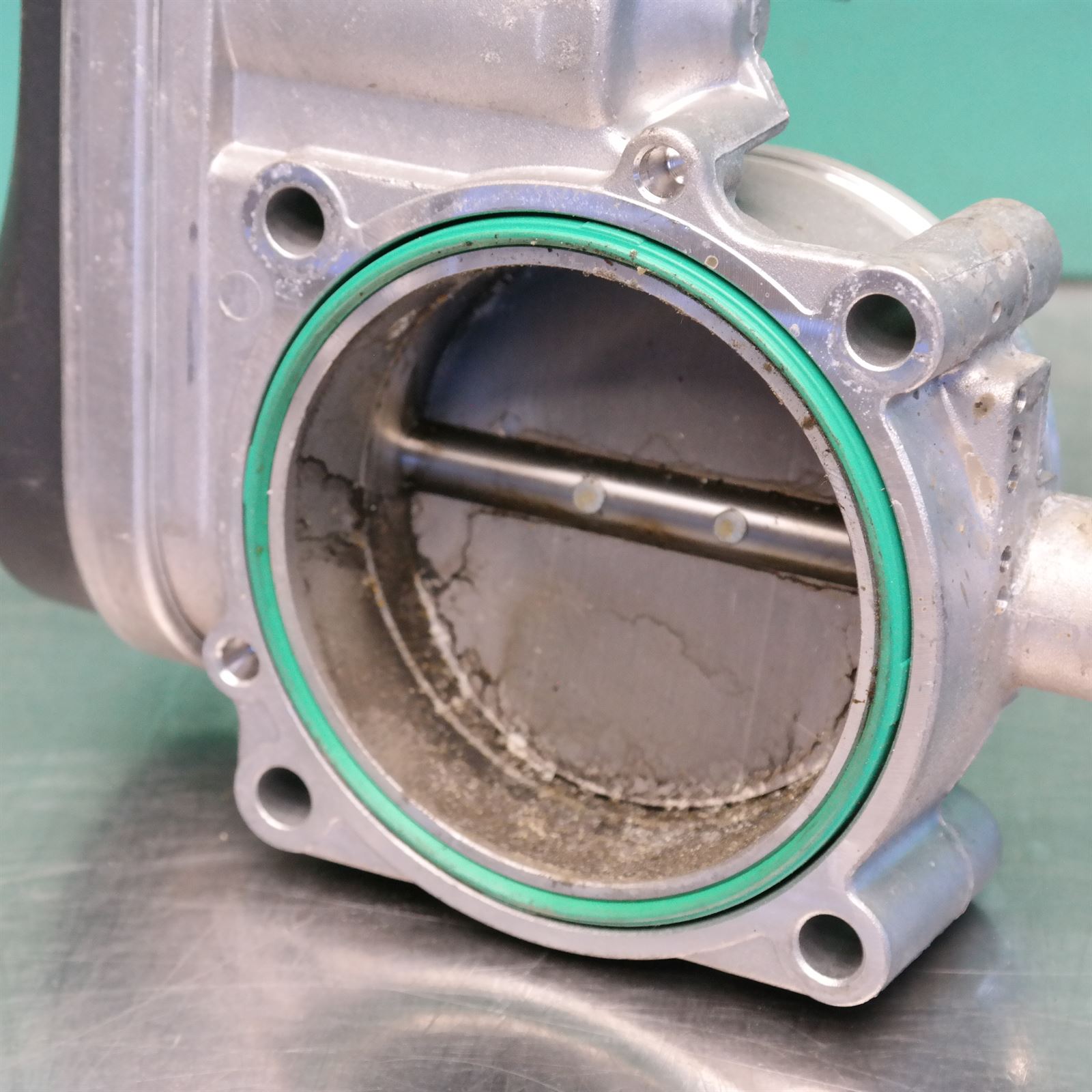 2006 BMW Z4 Throttle body 13547516946