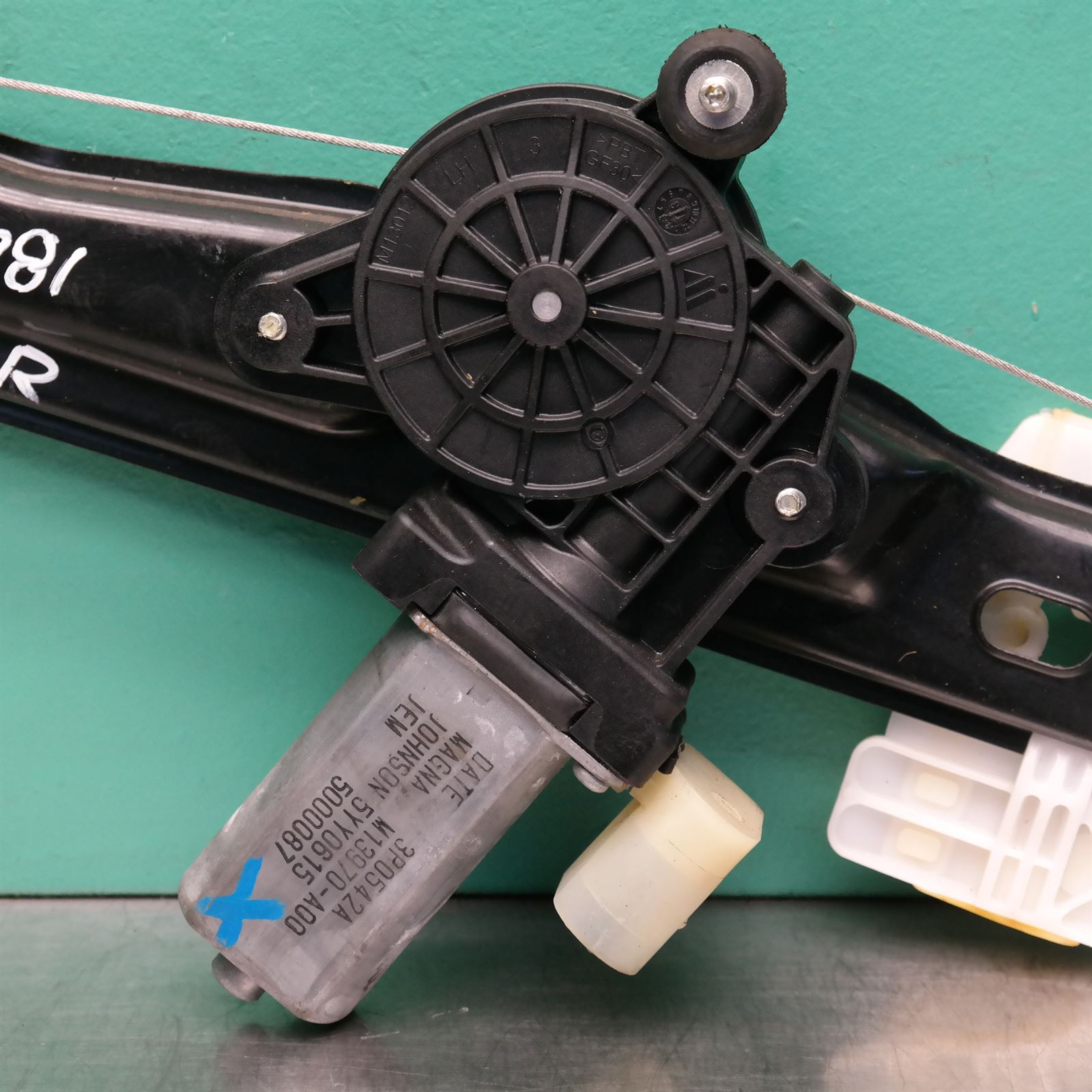 2013 BMW 1 SERIES Window regulator