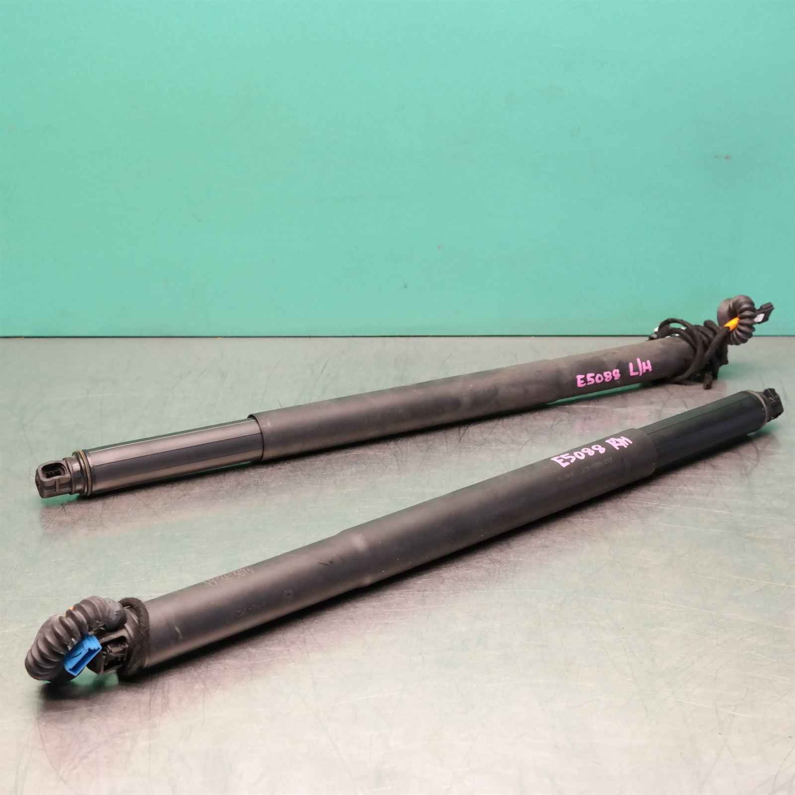 2015 BMW X4 Hatch strut 51247339431 51247339432