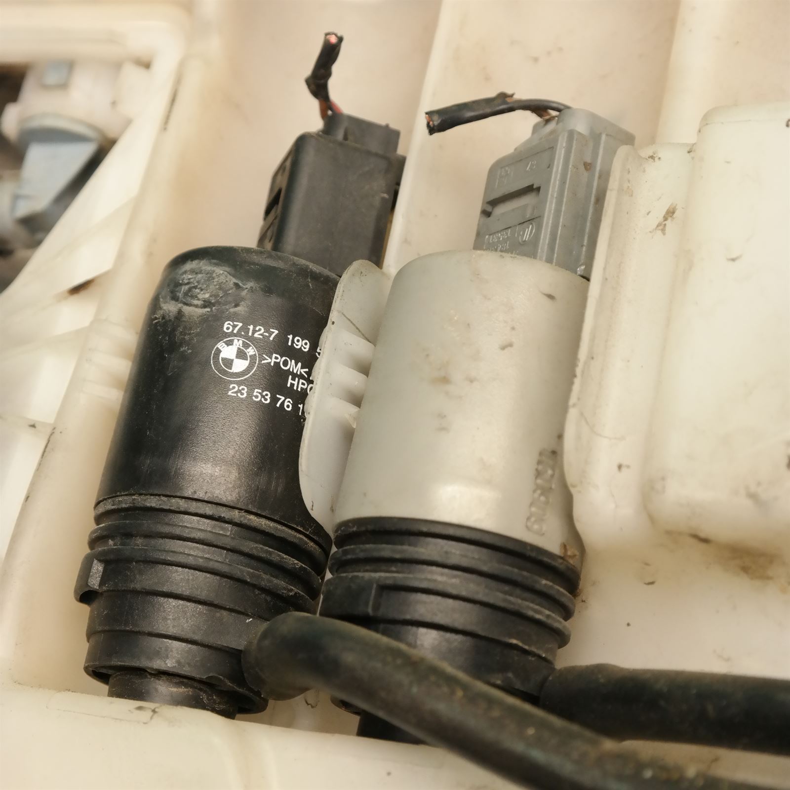 2009 BMW 1 SERIES Washer bottle 61677238667