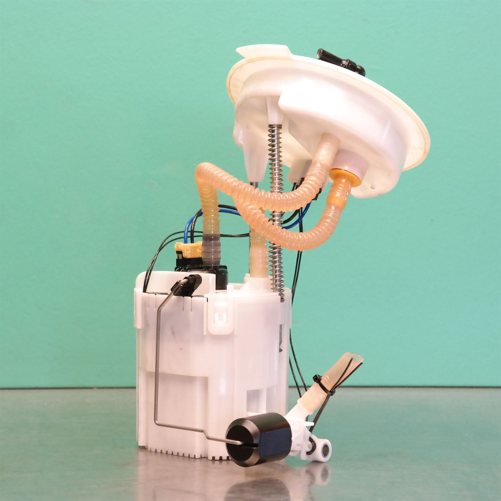 2013 BMW 3 SERIES Fuel pump 16117243972