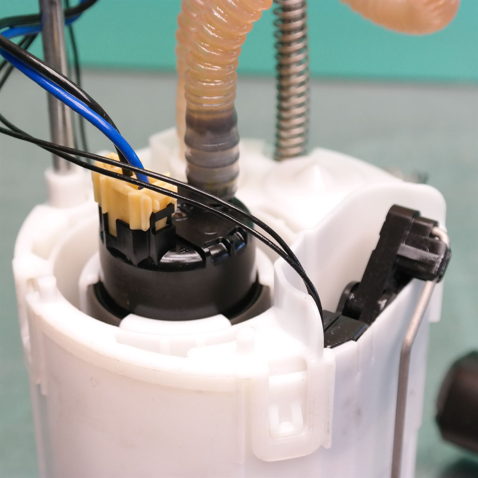 2013 BMW 3 SERIES Fuel pump 16117243972