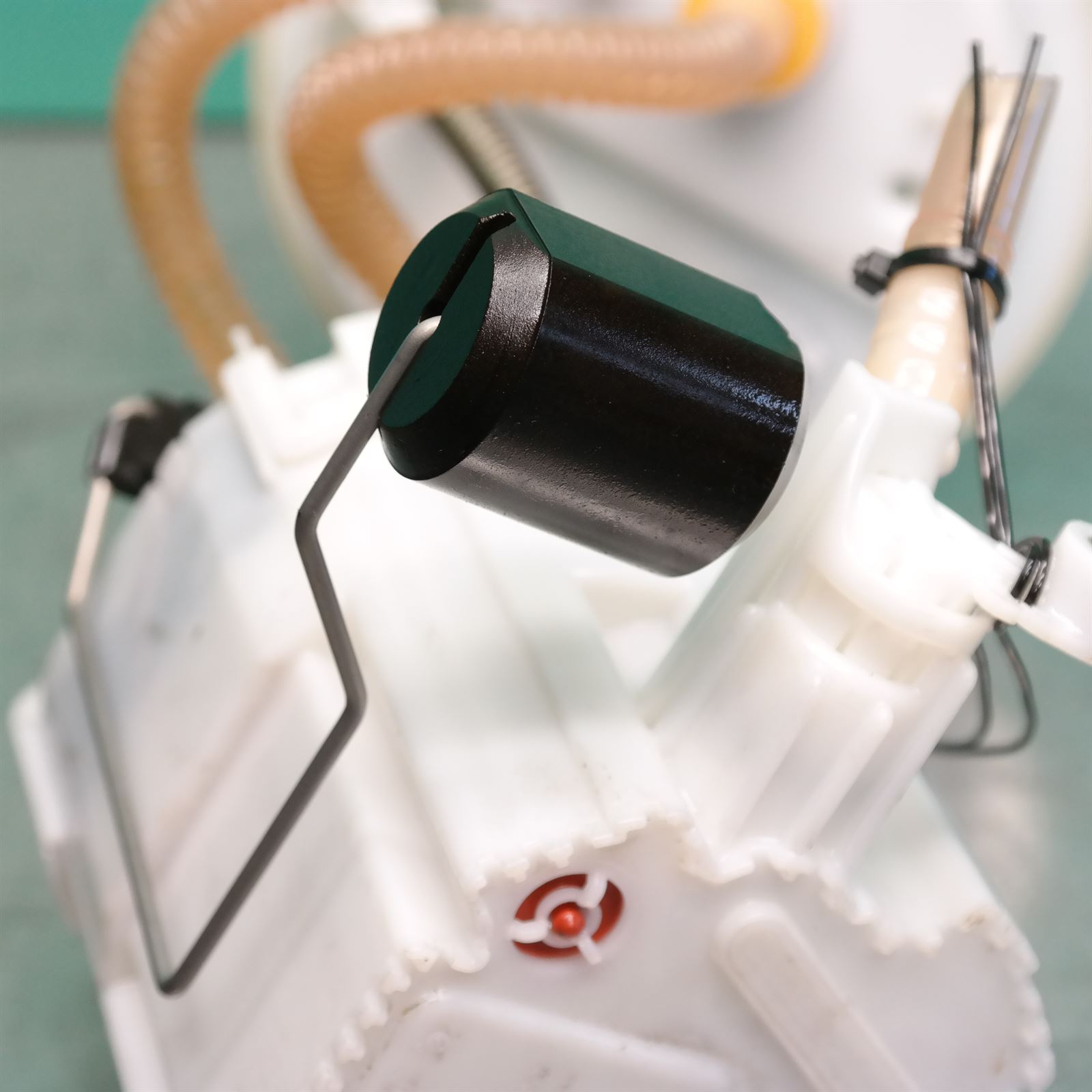 2013 BMW 3 SERIES Fuel pump 16117243972