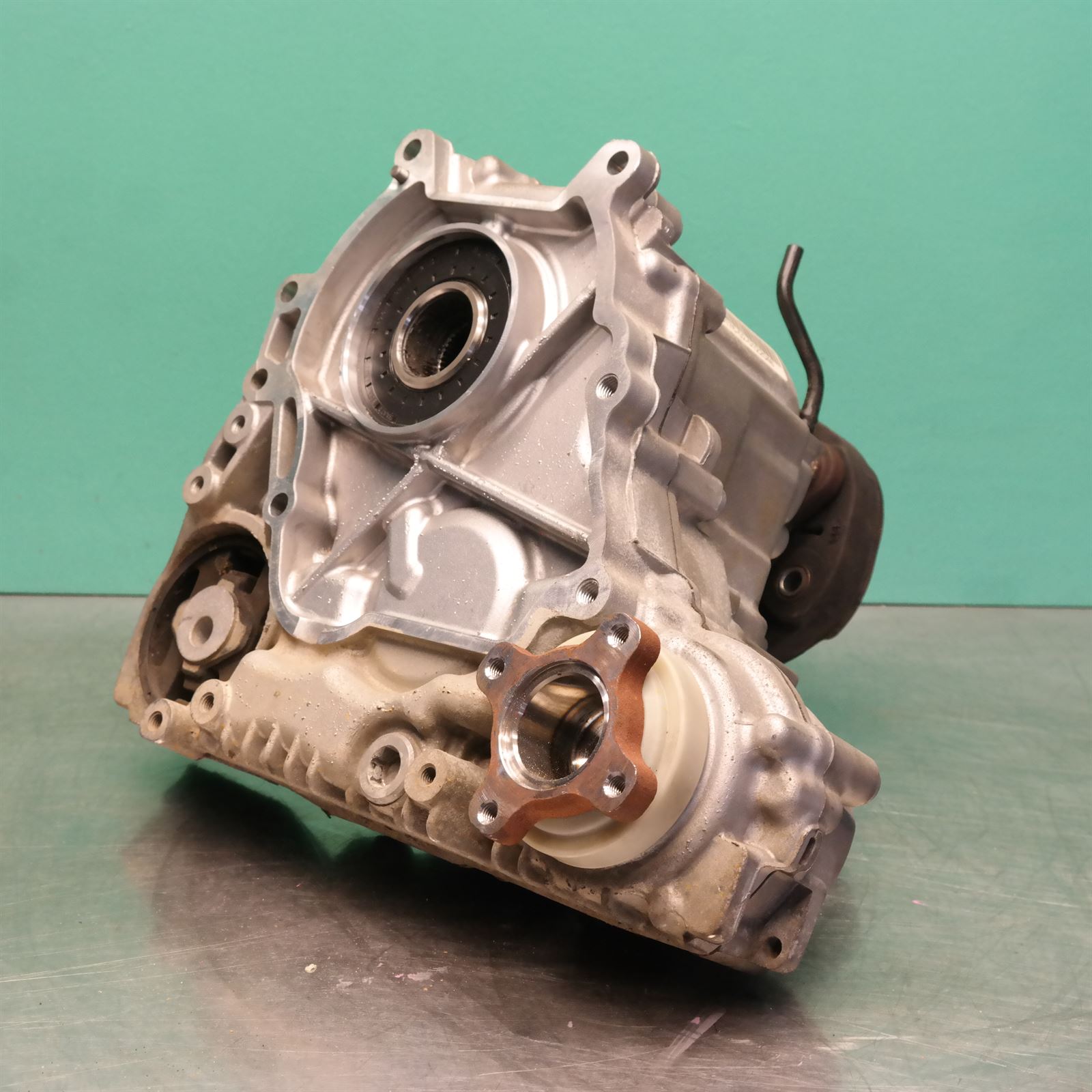 2011 BMW X1 Transfer case 27107643748