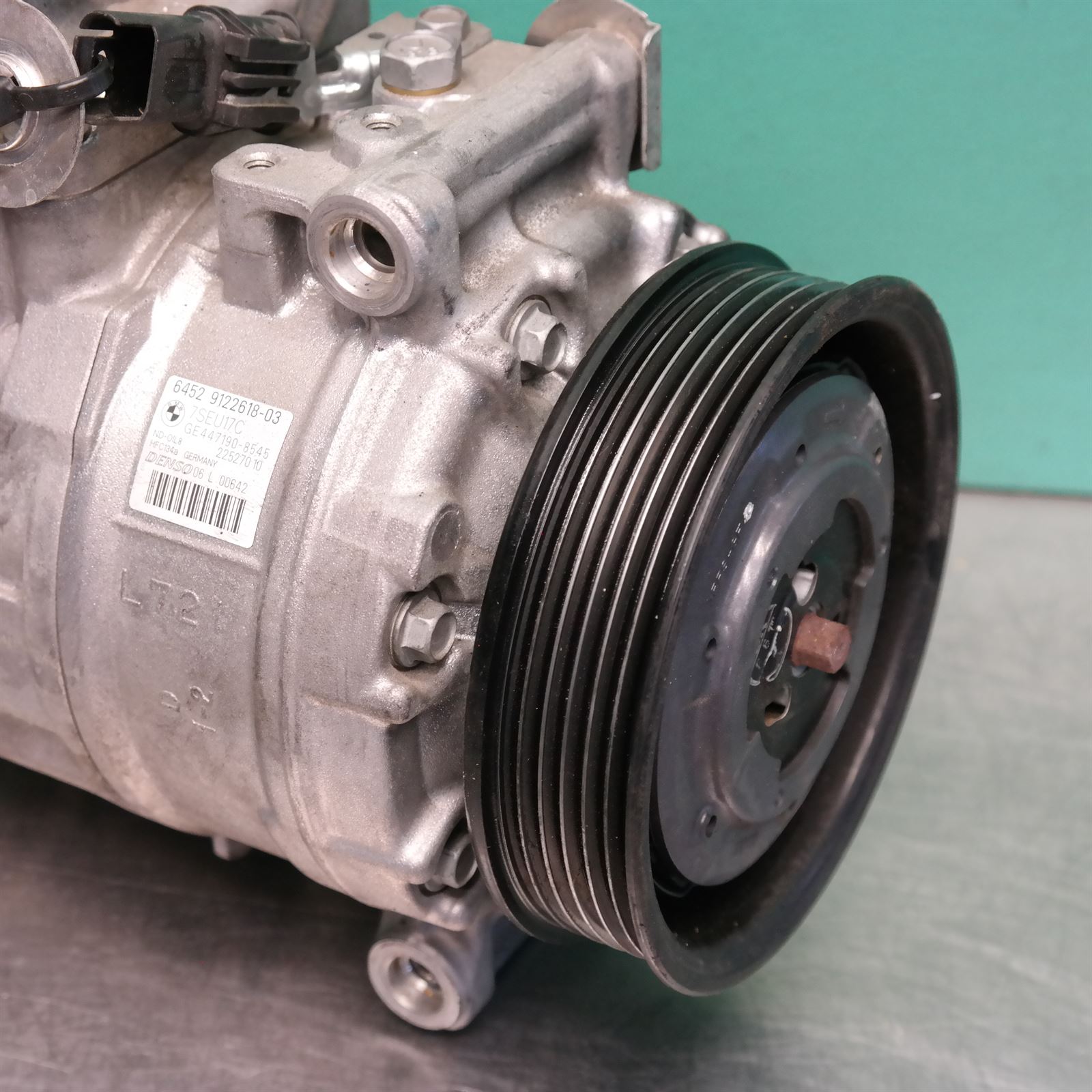 2009 BMW 3 SERIES A/C compressor 64529122618