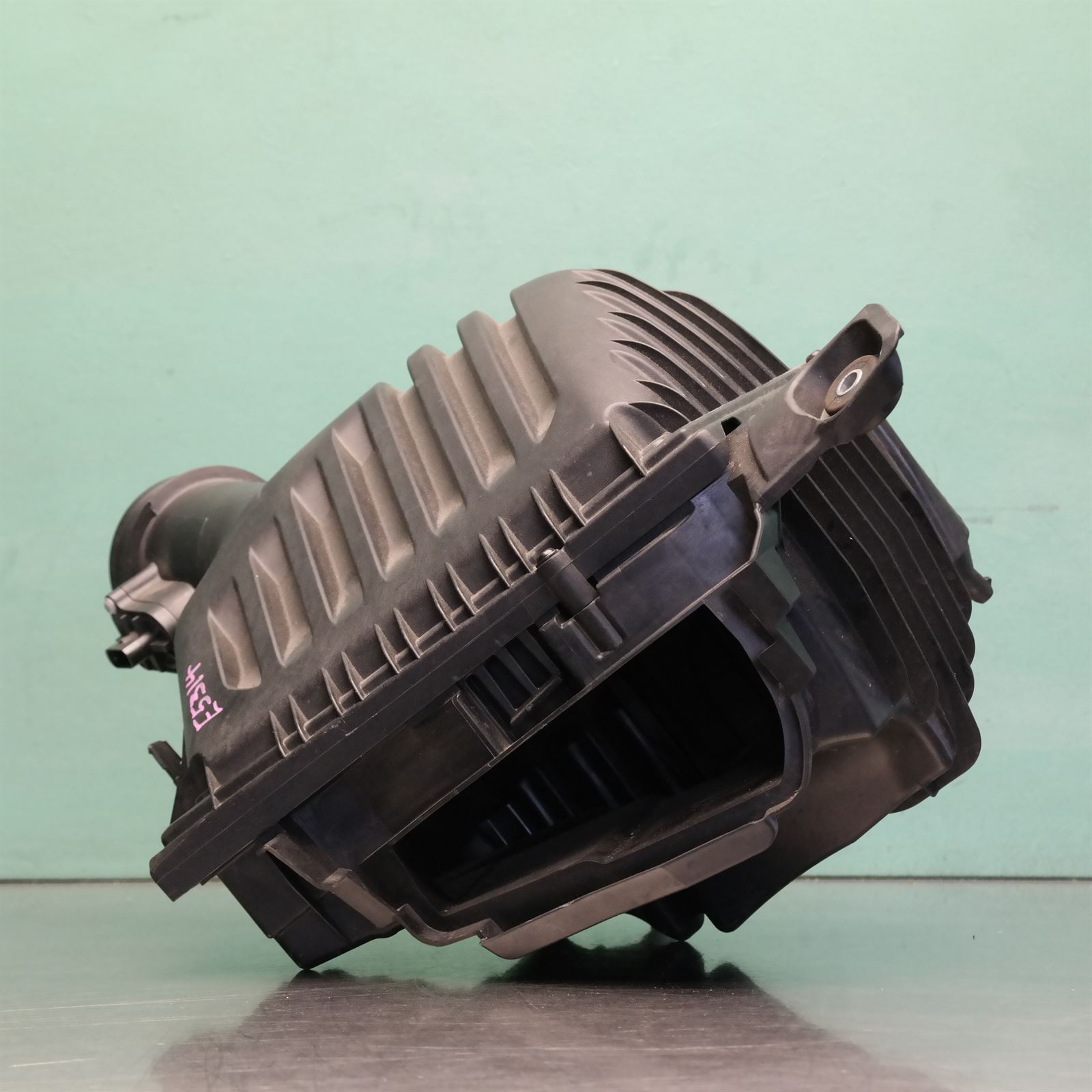 2016 BMW 2 SERIES Air filter housing 13717609482