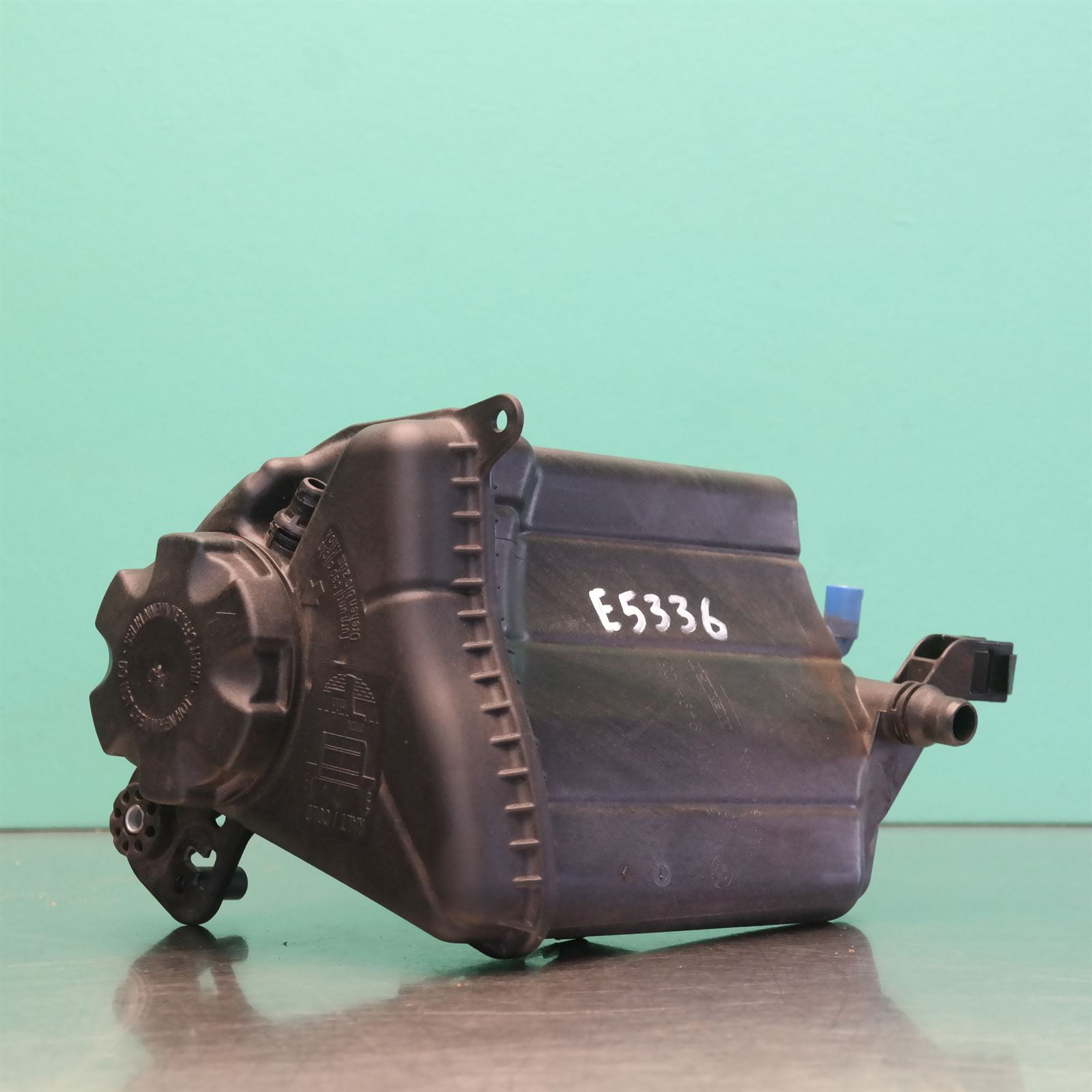 2013 BMW 7 SERIES Expansion tank 17137647283