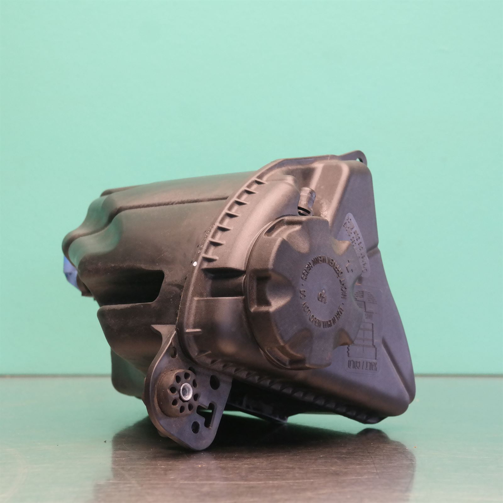 2013 BMW 7 SERIES Expansion tank 17137647283