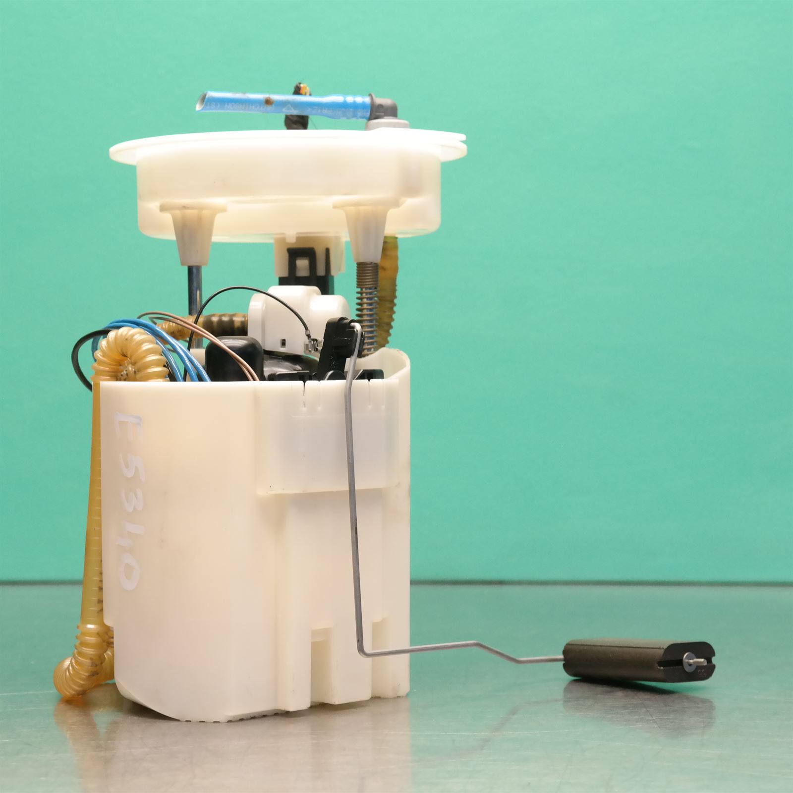 2015 BMW X1 Fuel pump 16117300463