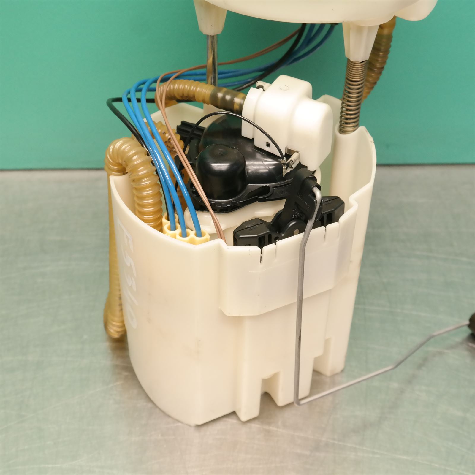 2015 BMW X1 Fuel pump 16117300463