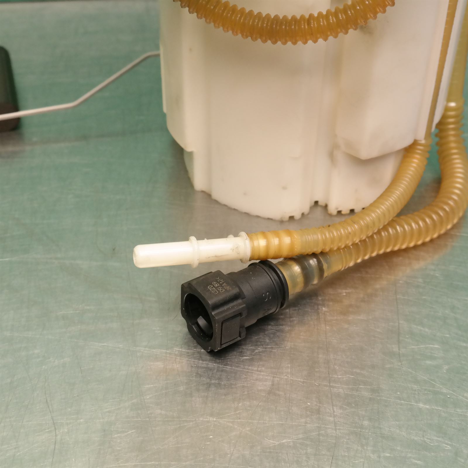 2015 BMW X1 Fuel pump 16117300463