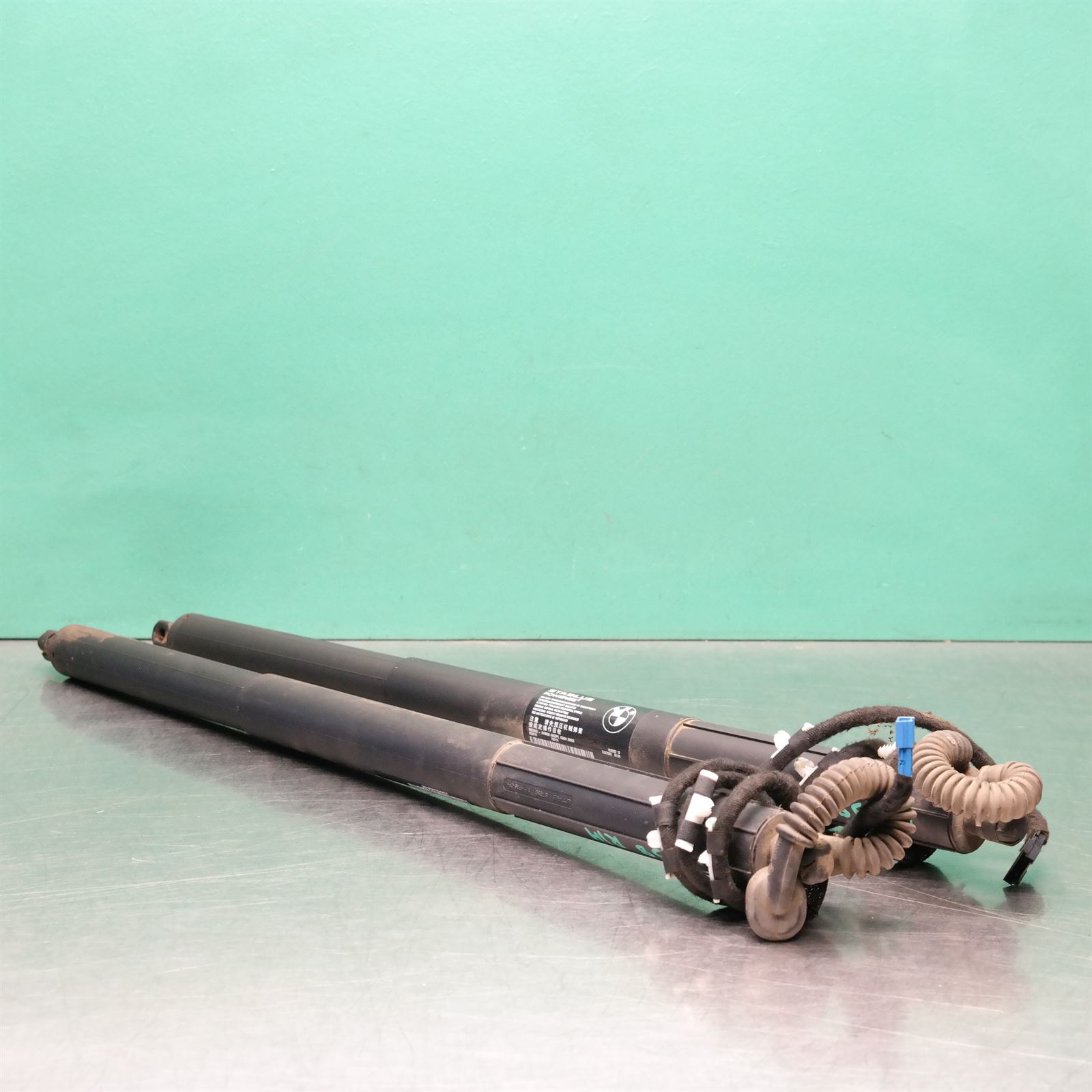 2014 BMW X3 Hatch strut 51247232003 51247232004