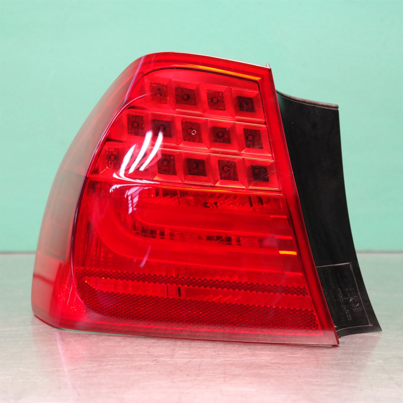 2011 BMW 3 SERIES Tail light 63217289425