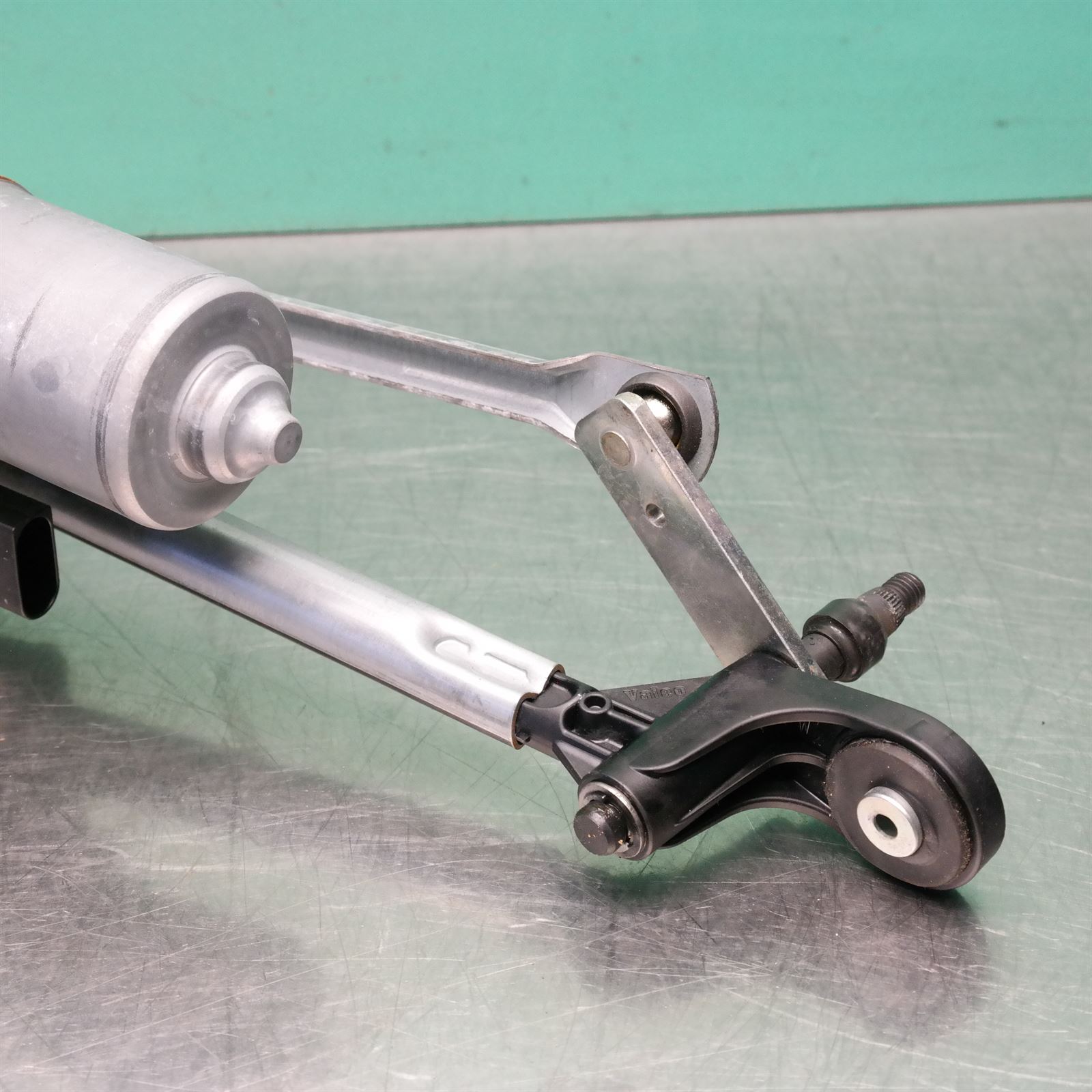 2013 BMW X5 Wiper linkage 61617200513