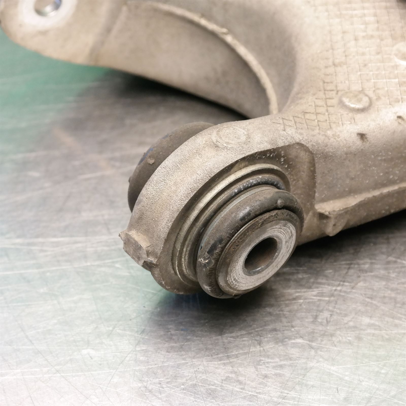 2015 BMW 6 SERIES Trailing arm 33326782135 33326906489 33326865897