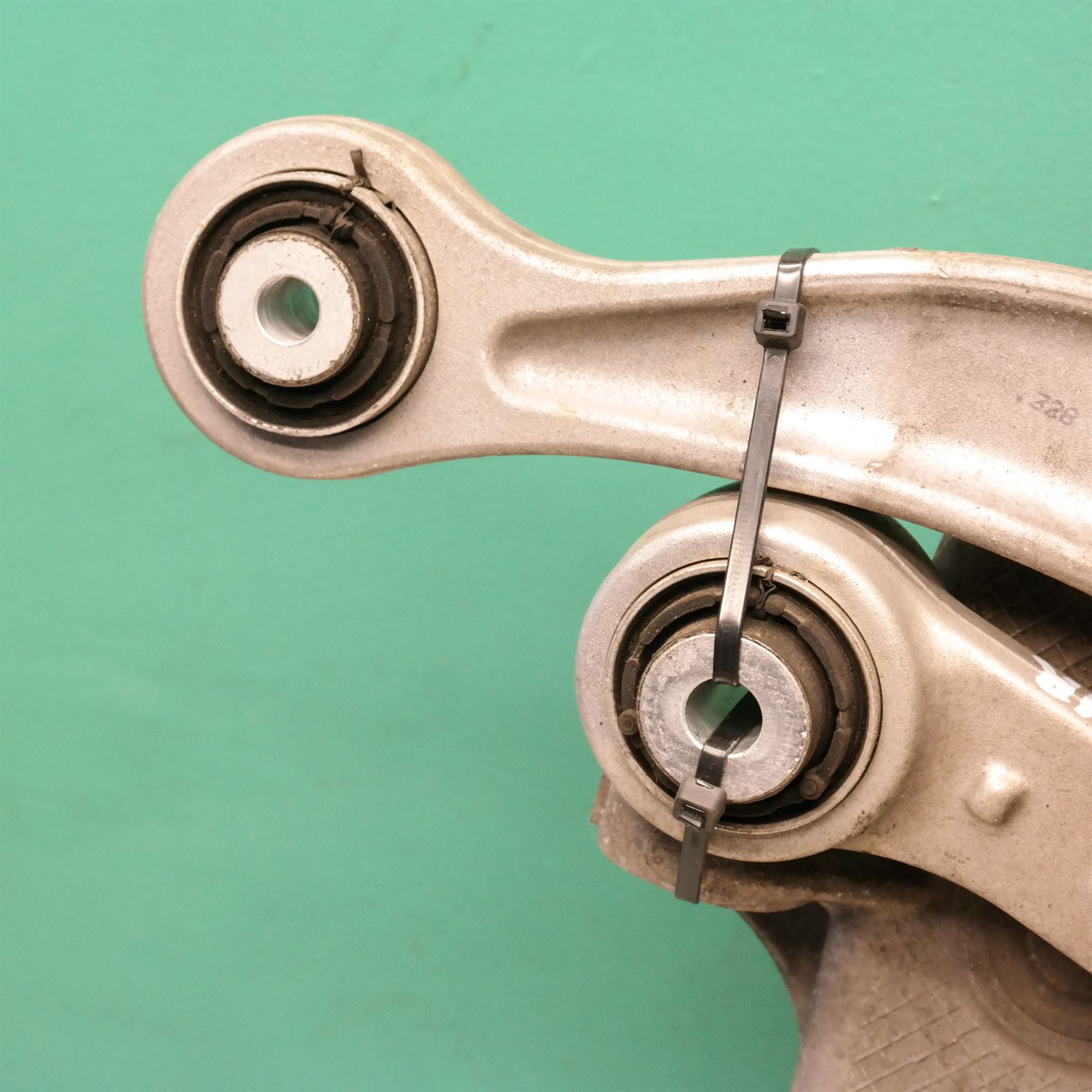 2015 BMW 6 SERIES Trailing arm 33326782135 33326906489 33326865897