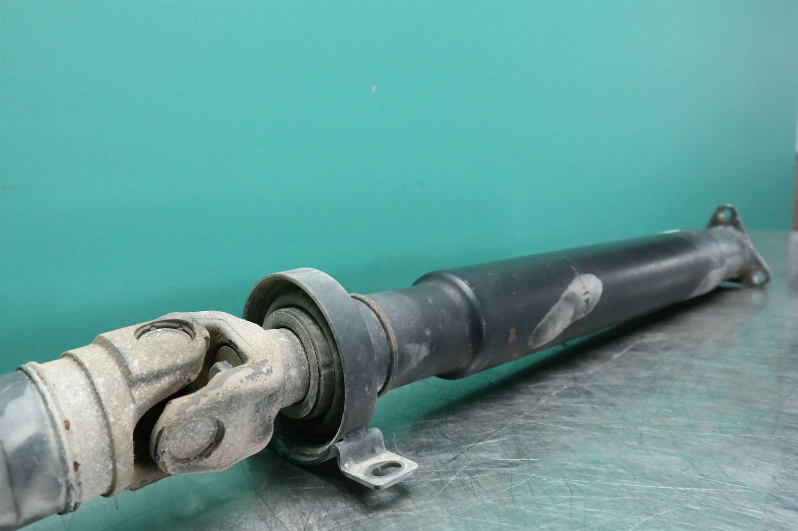 2005 BMW X5 Tail shaft 26107549305