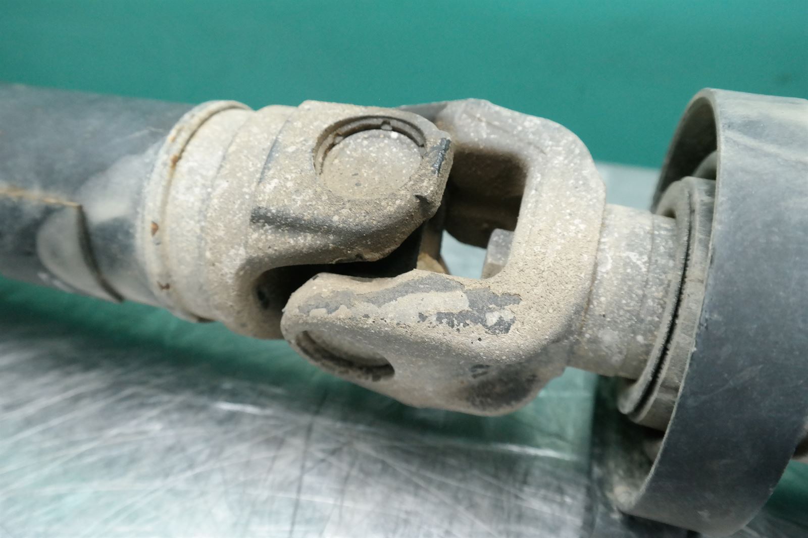 2005 BMW X5 Tail shaft 26107549305