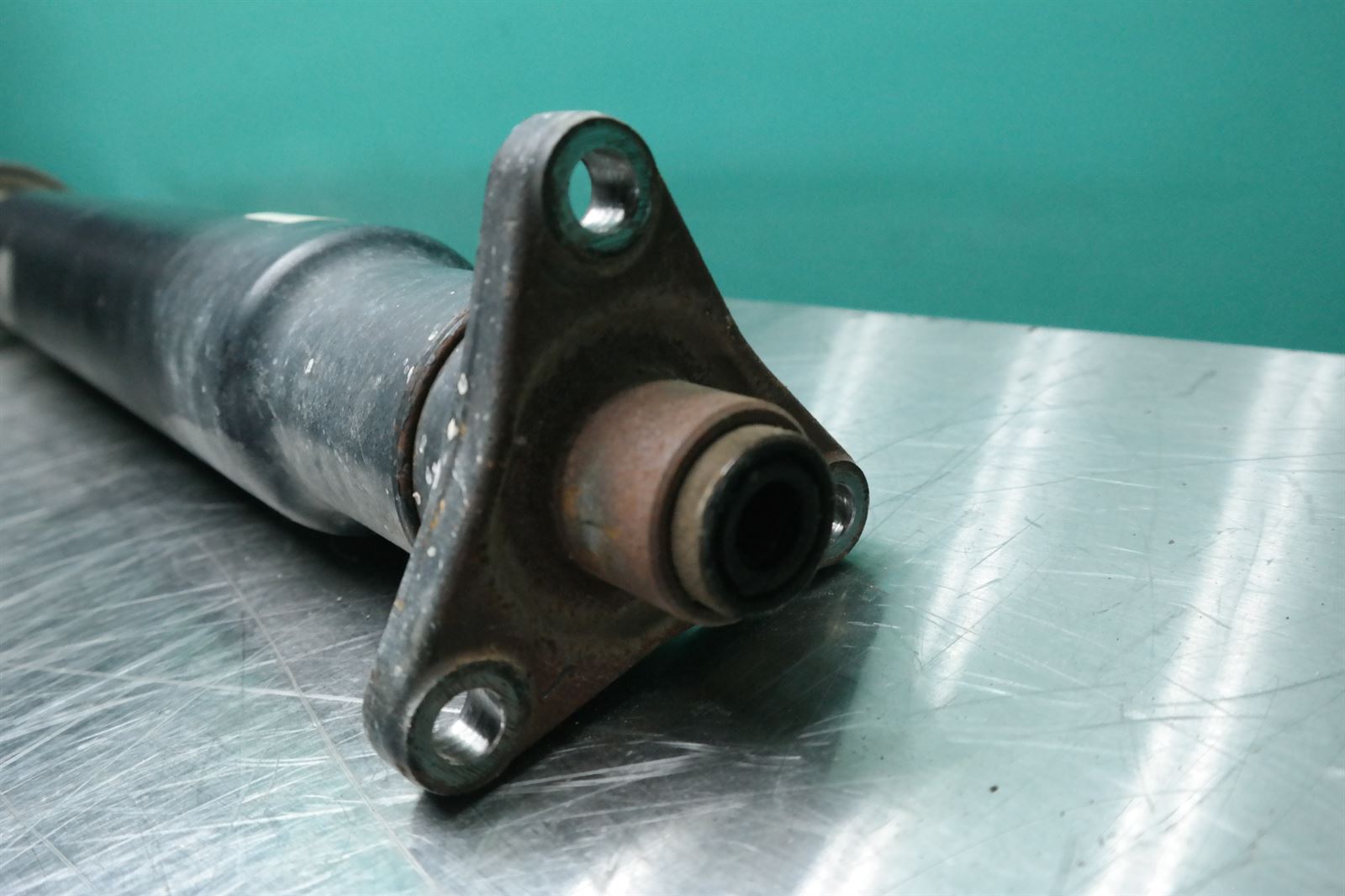 2005 BMW X5 Tail shaft 26107549305