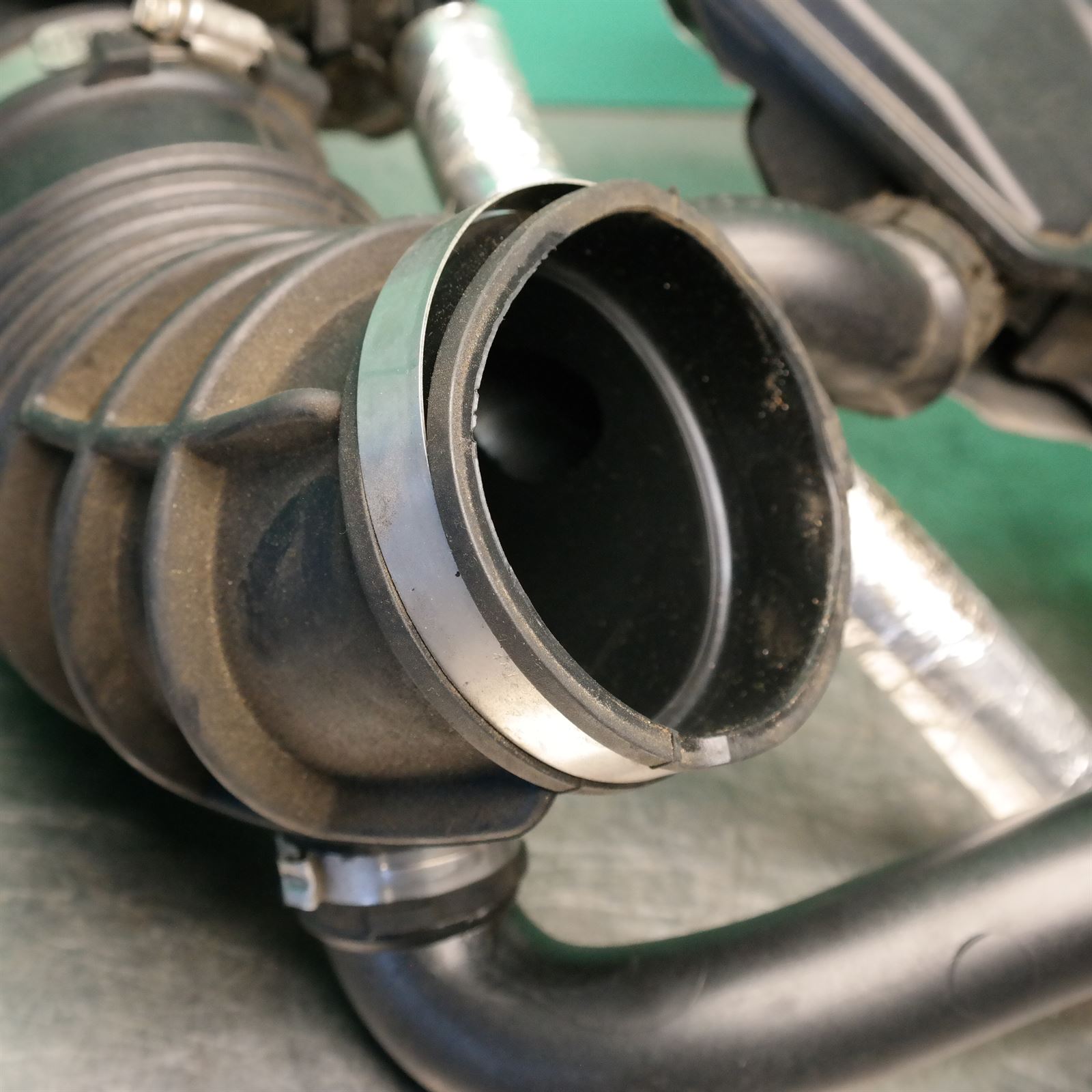 2018 BMW X3 Air pipe/duct 13717643302