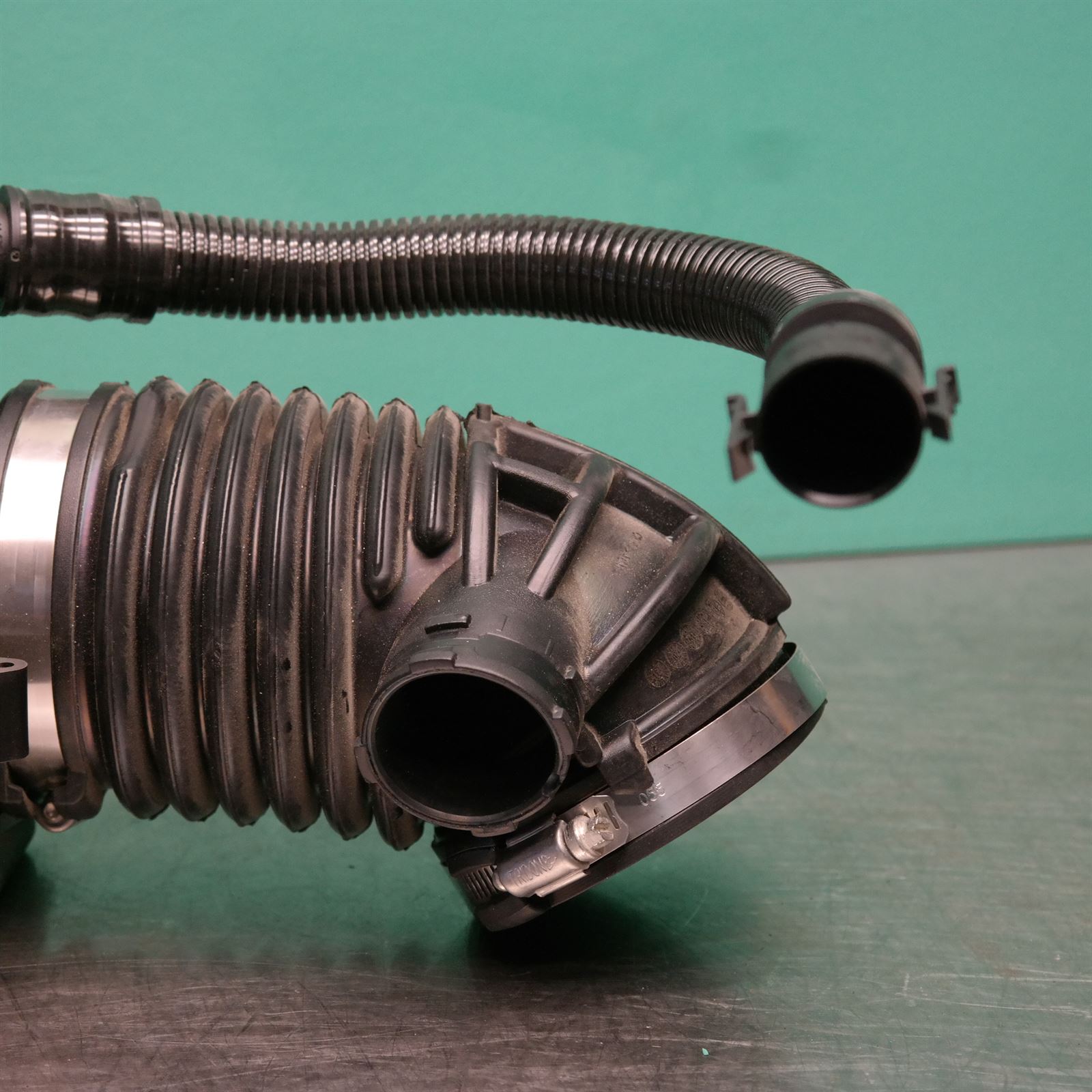 2019 BMW 5 SERIES Air pipe/duct 13718571705