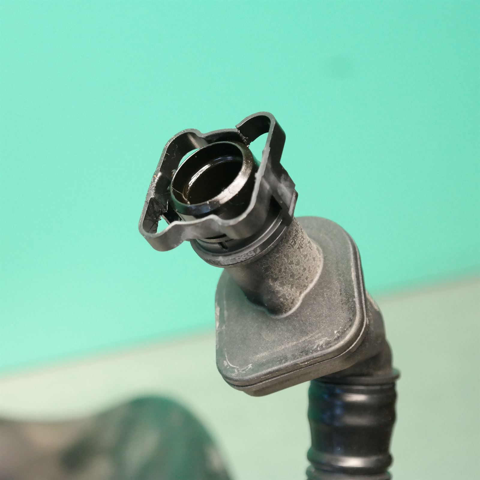 2009 BMW 1 SERIES Air pipe/duct 13717556550