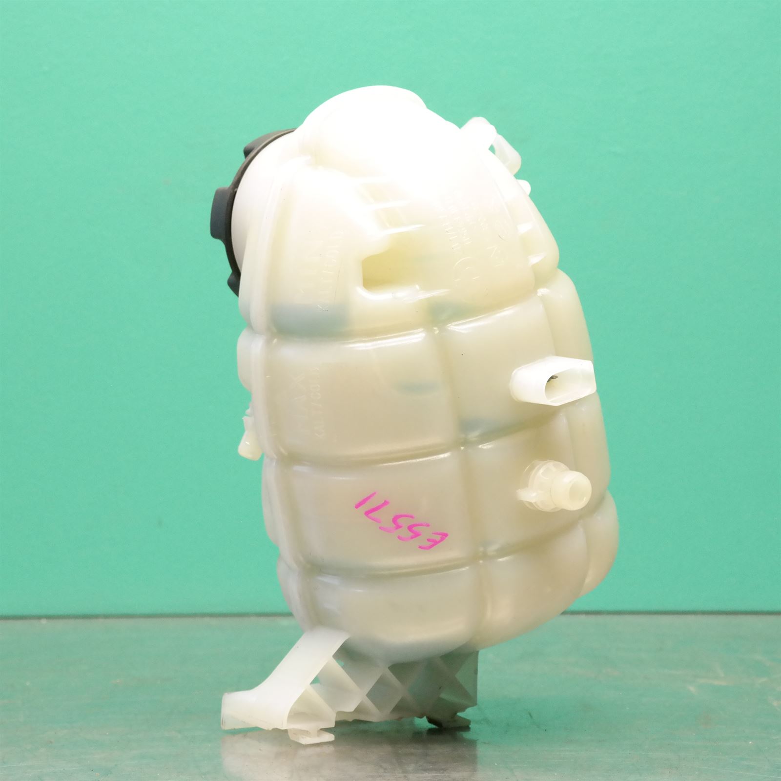 2014 BMW 1 SERIES Expansion tank 17137642160