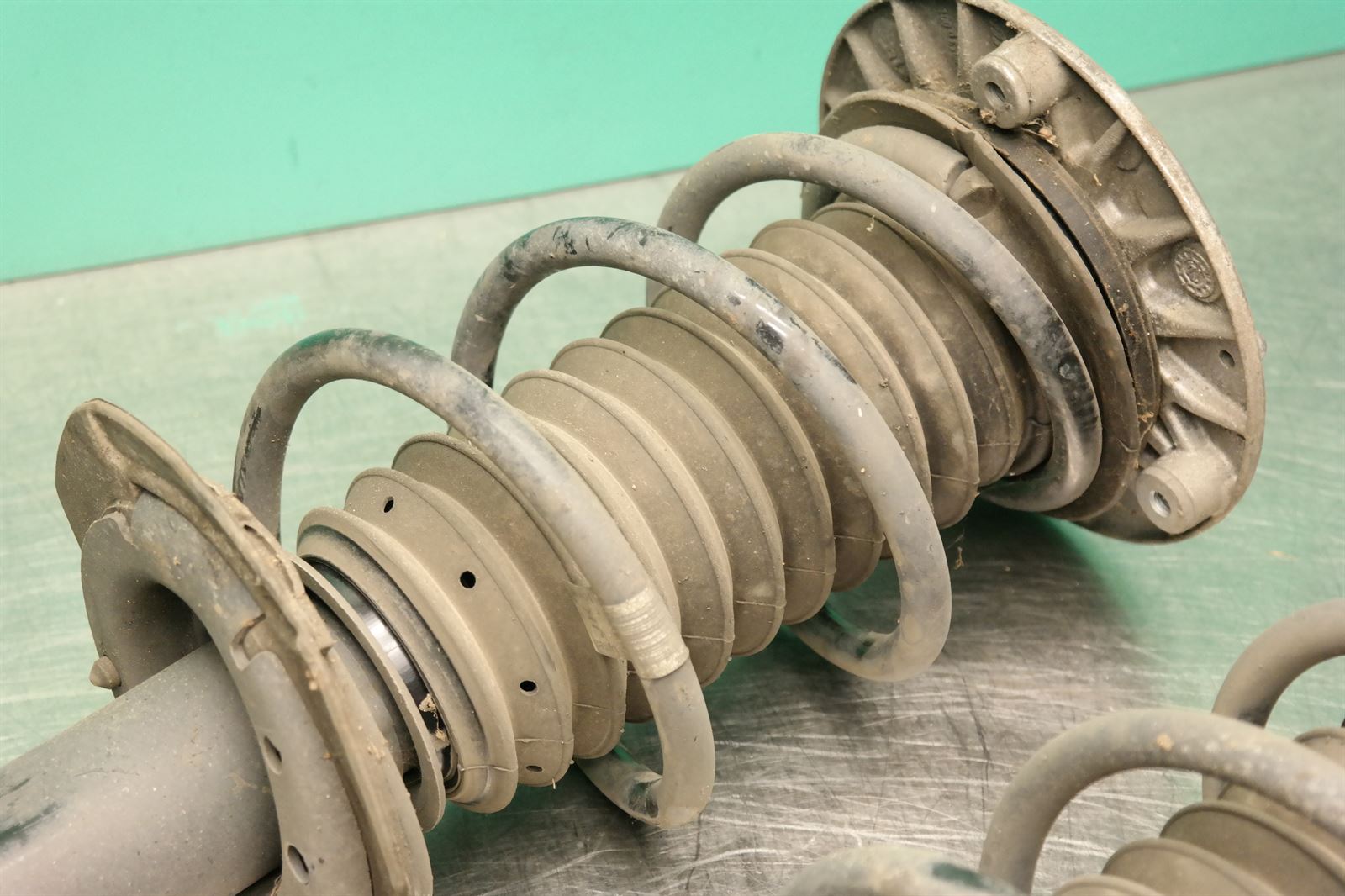 2014 BMW 2 SERIES Strut 31306887331 31306887332