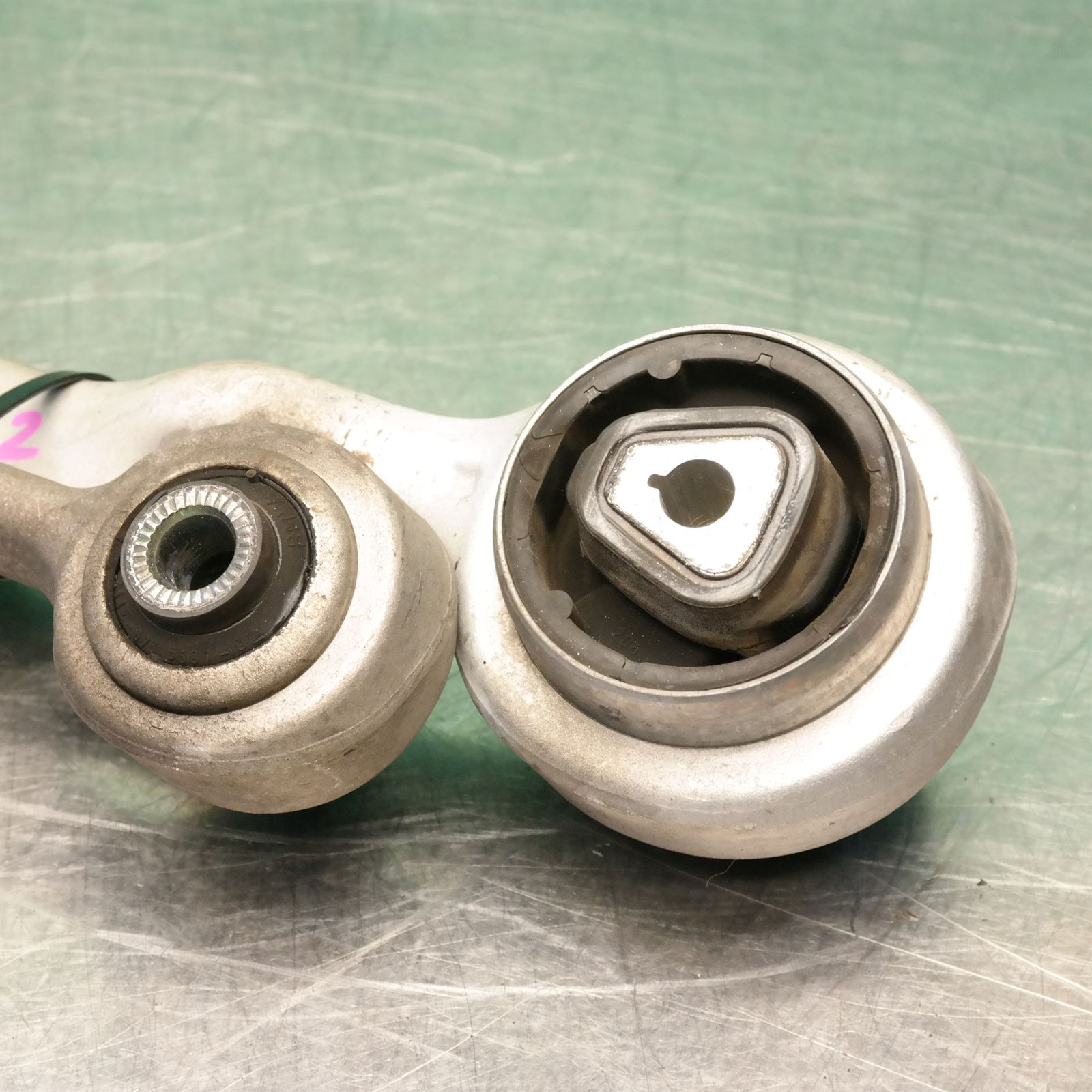 2010 BMW 3 SERIES Lower control arm 31122405860 31122405862