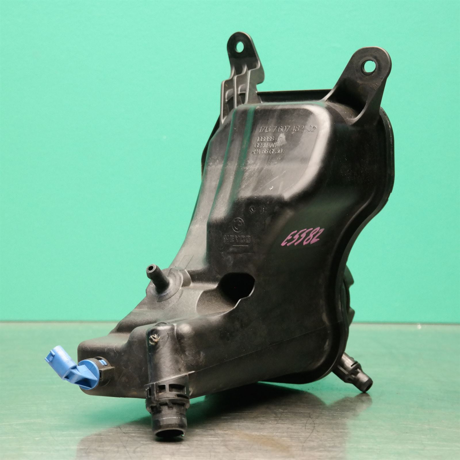 2013 BMW 1 SERIES Expansion tank 17137640514