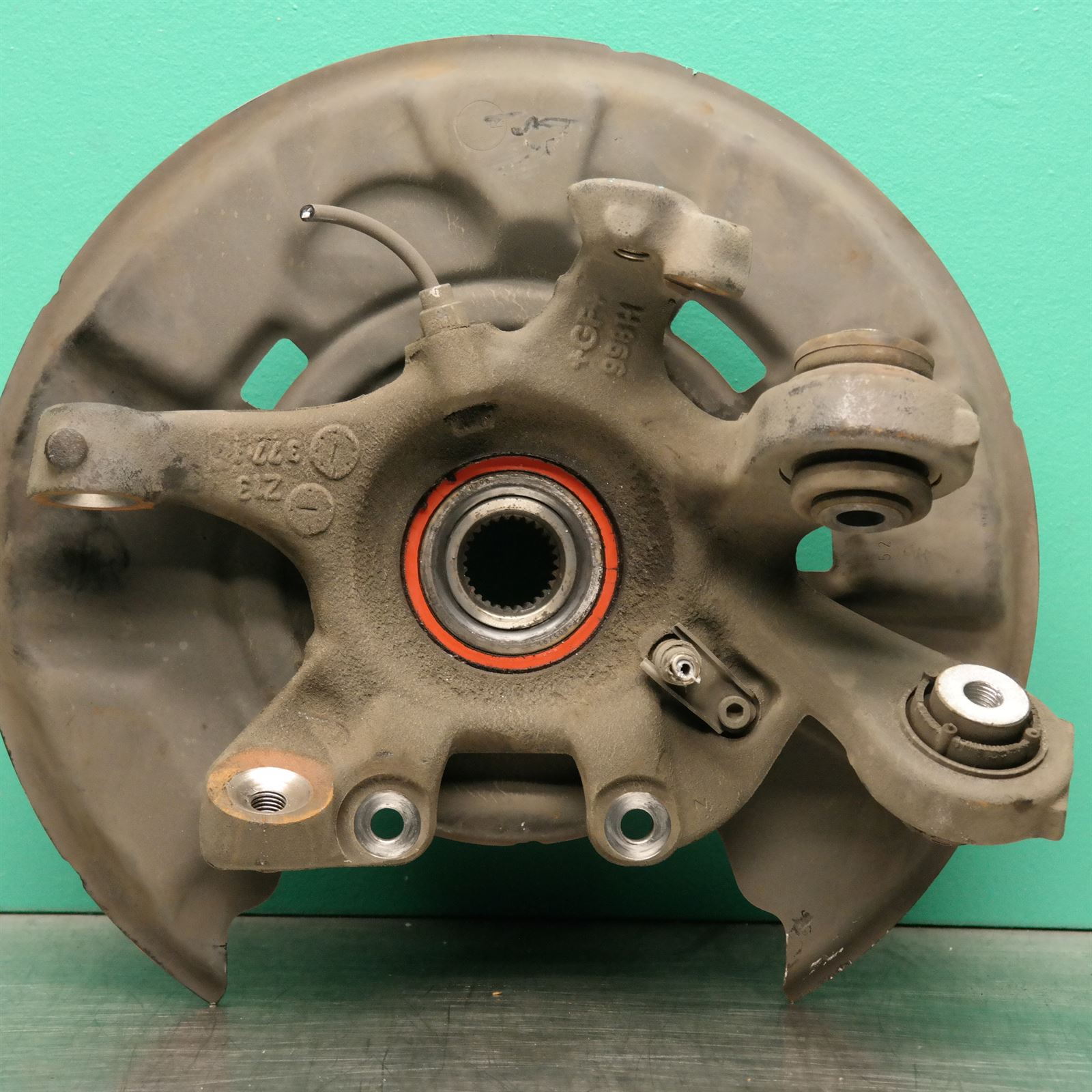 2013 BMW 1 SERIES Hub/knuckle 33326774810