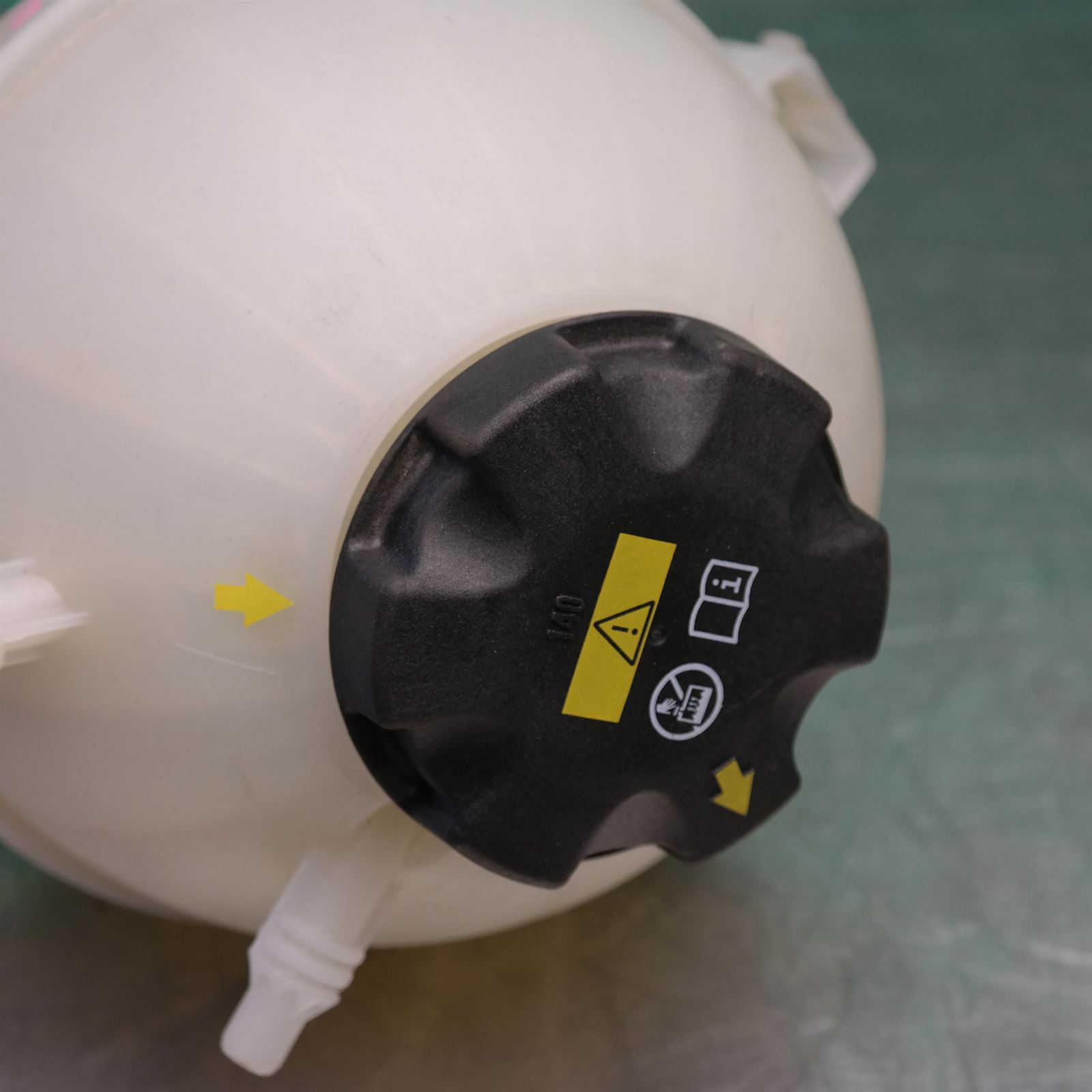 2019 BMW X5 Expansion tank 17138610662 17135A6A031