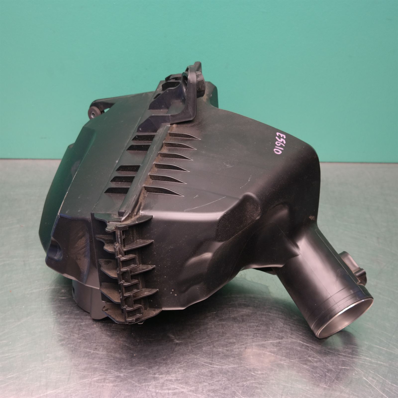 2015 BMW 5 SERIES Air filter housing 13717612014