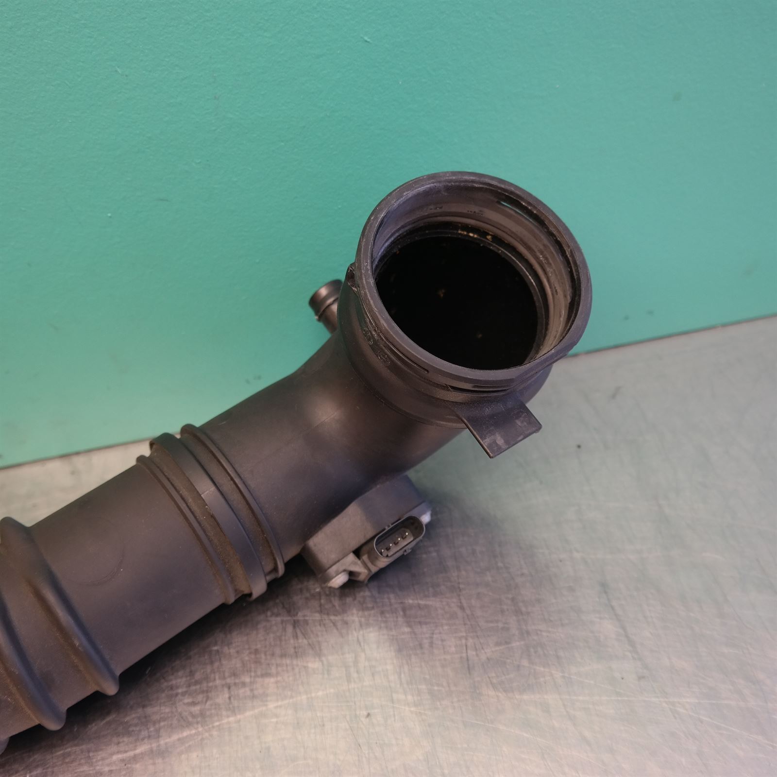 2013 BMW X1 Air pipe/duct 13717607941