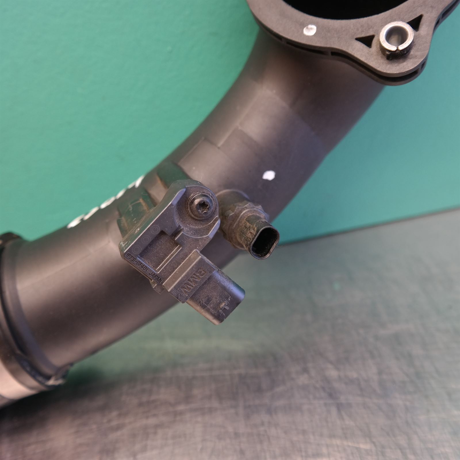 2017 BMW 1 SERIES Air pipe/duct 13718601684