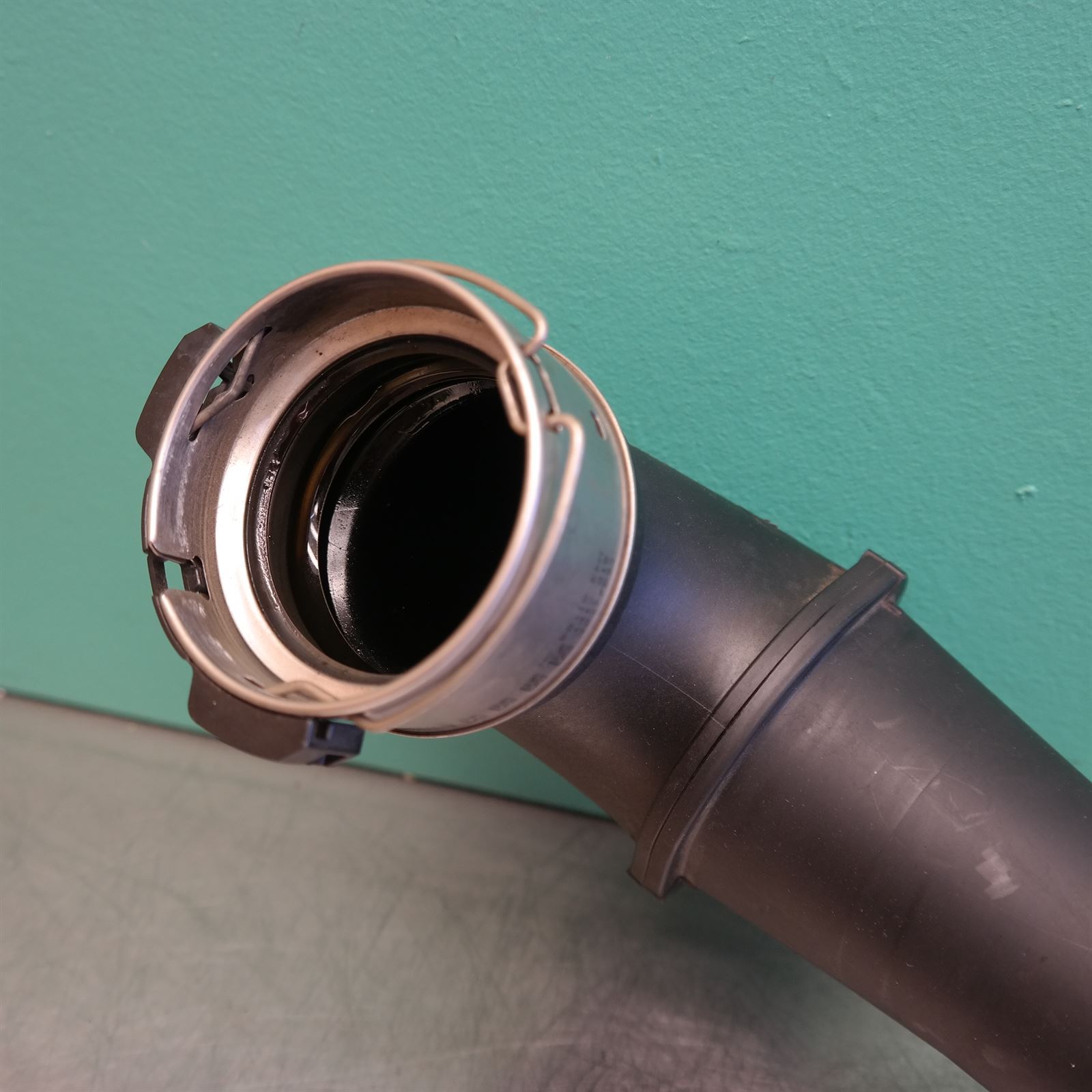 2017 BMW 1 SERIES Air pipe/duct 13718601684