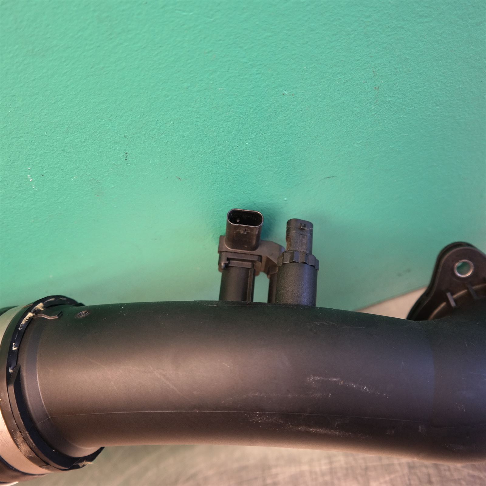 2017 BMW 1 SERIES Air pipe/duct 13718601684