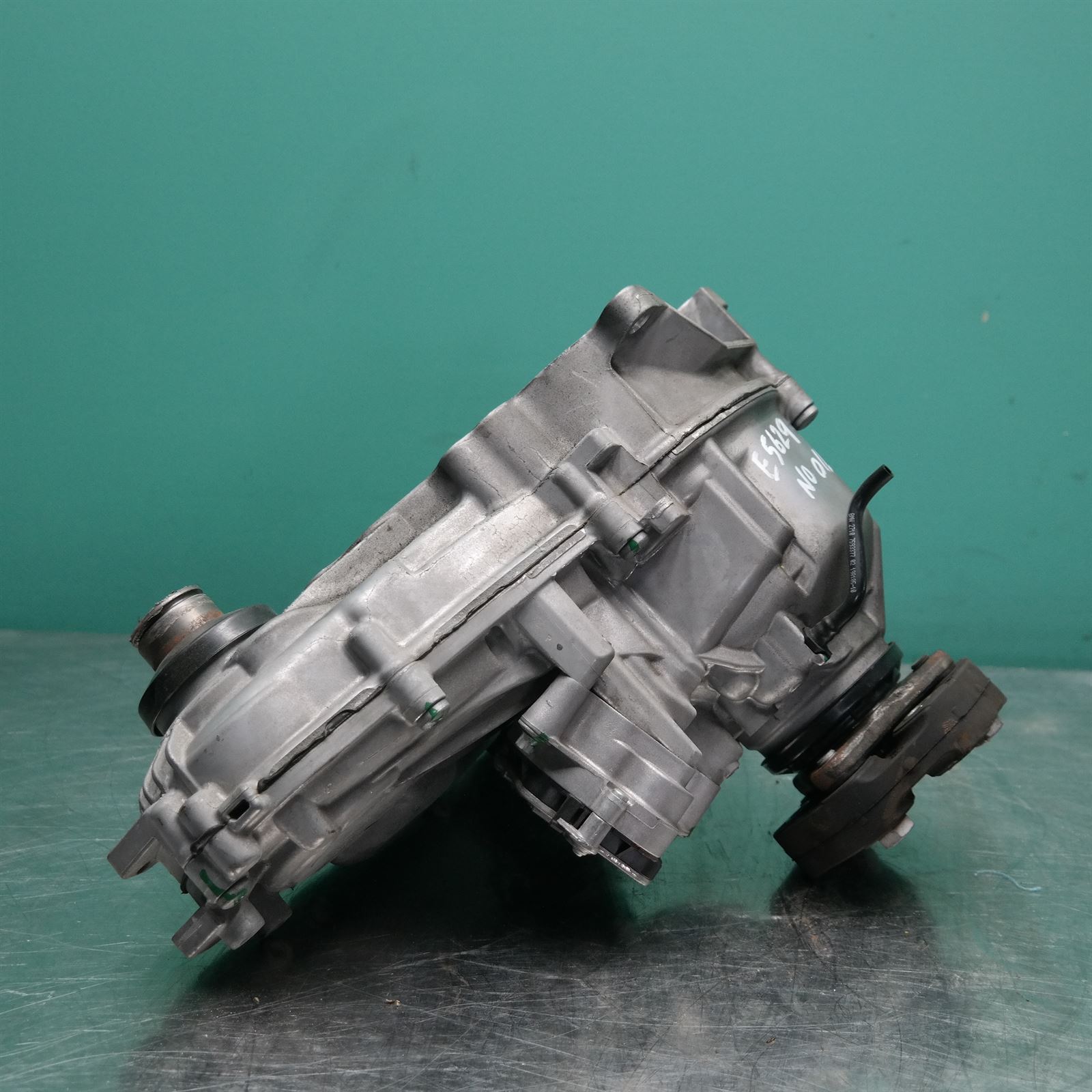 2016 BMW X3 Transfer case 27108643151 27108697255 27105A371E2