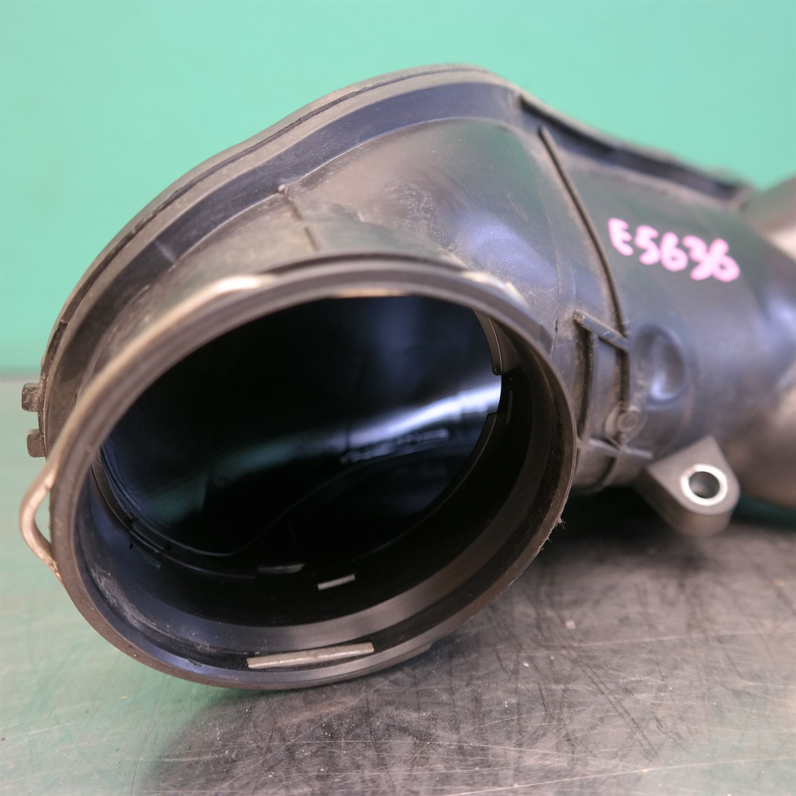 2016 BMW X5 Air pipe/duct 13718507369