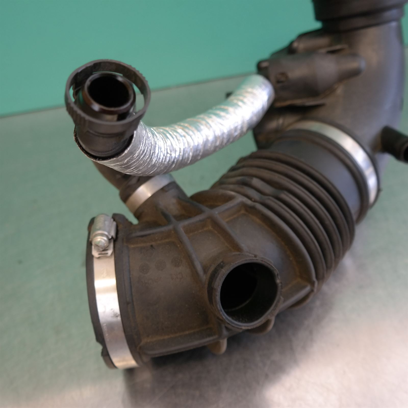 2019 BMW X4 Air pipe/duct 13717643302