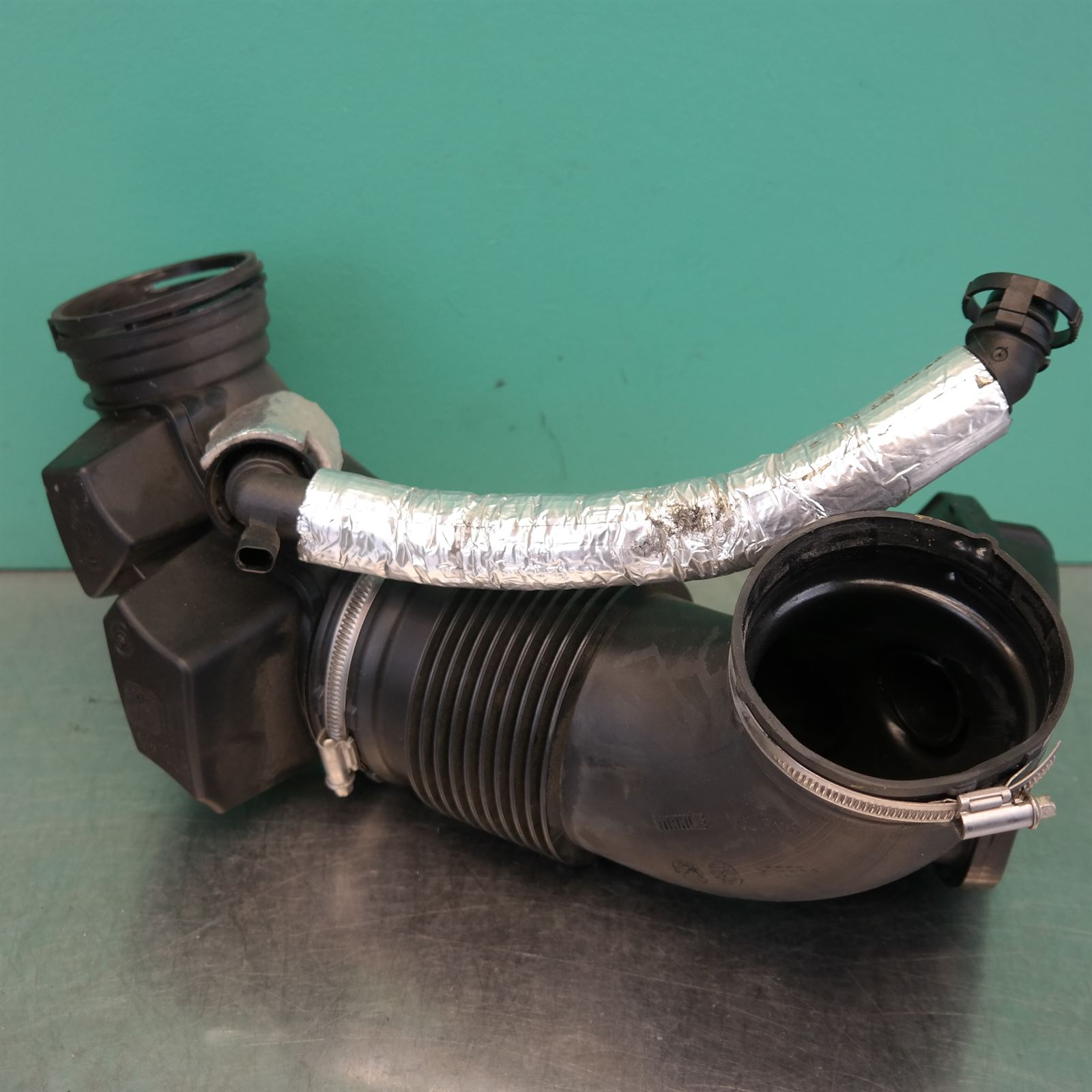 2016 BMW 3 SERIES Air pipe/duct 13718601682