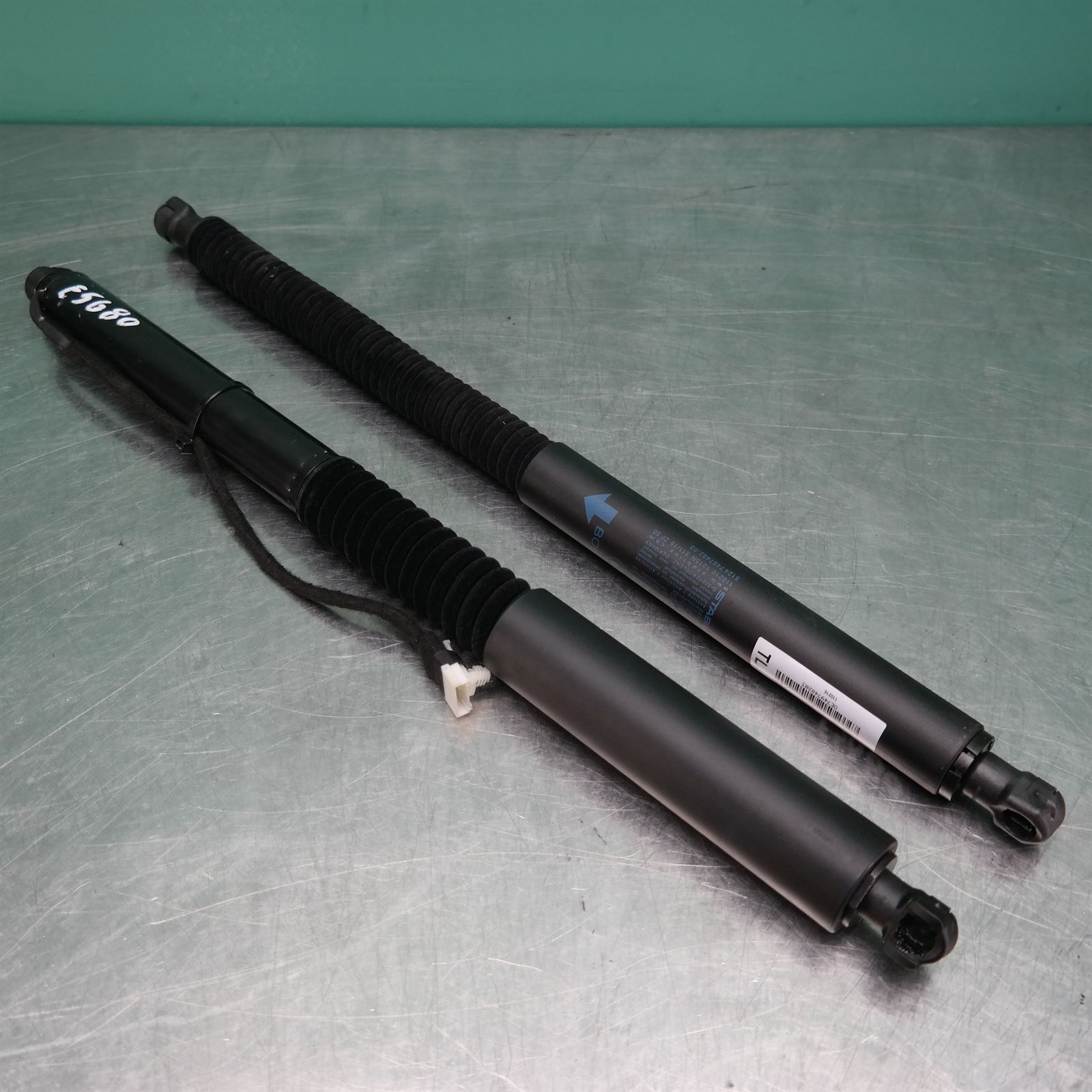 2020 BMW X3 Hatch strut 51247497482 51249482795