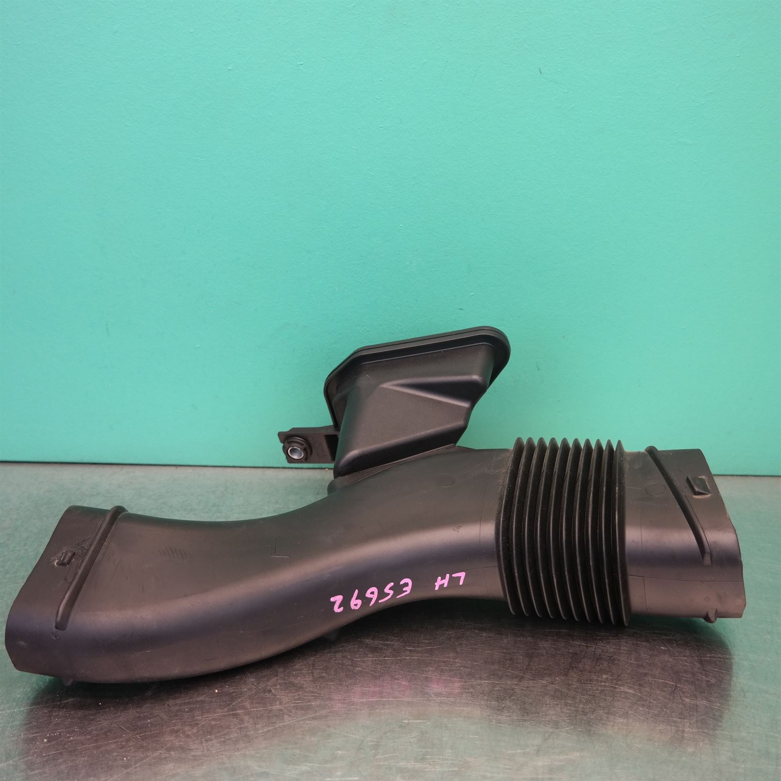 2022 BMW X5 Air pipe/duct 13718689753
