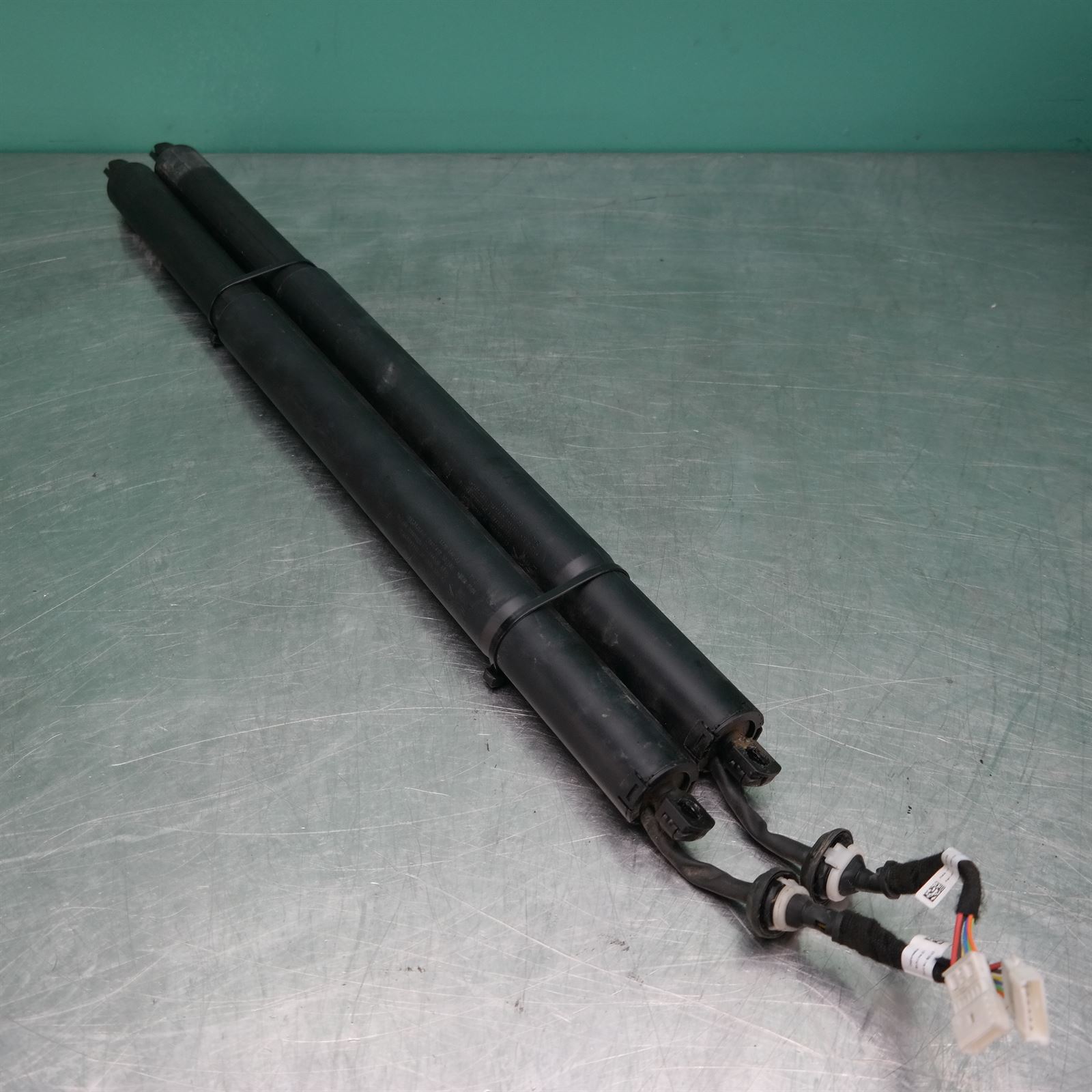 2022 BMW X5 Hatch strut 51249482800