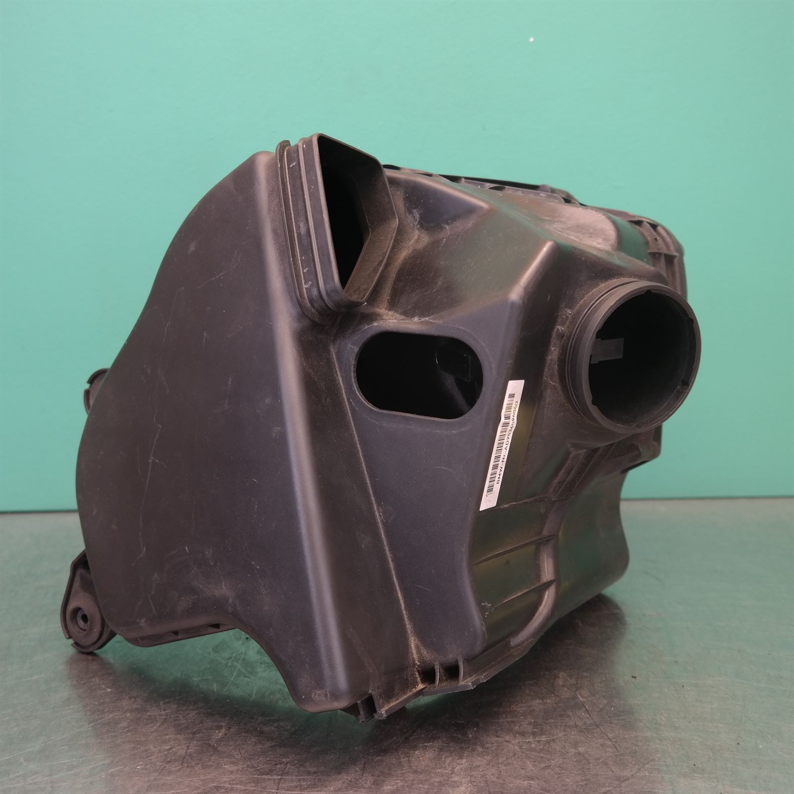 2006 BMW 1 SERIES Air filter housing 13717543163