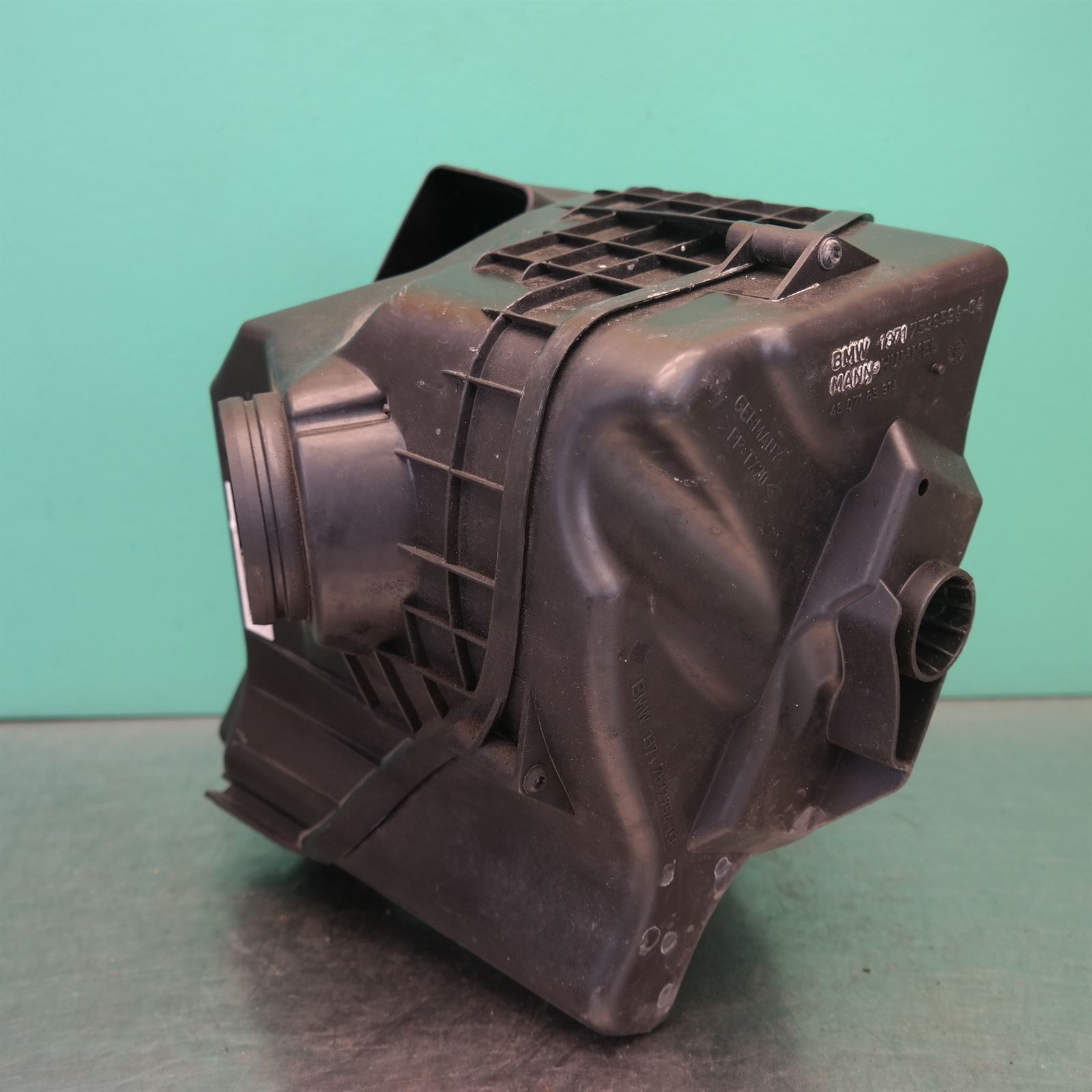 2006 BMW 1 SERIES Air filter housing 13717543163