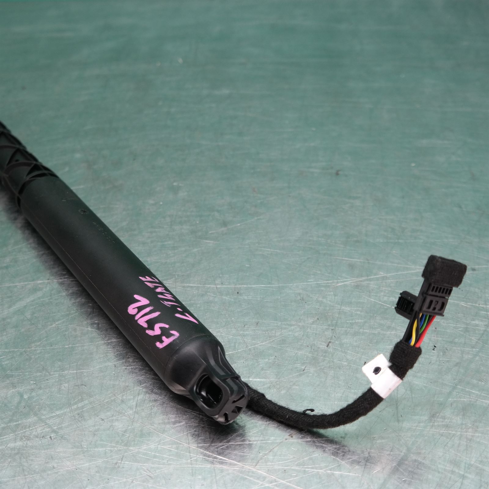 2020 BMW X5 Hatch strut 51247461669