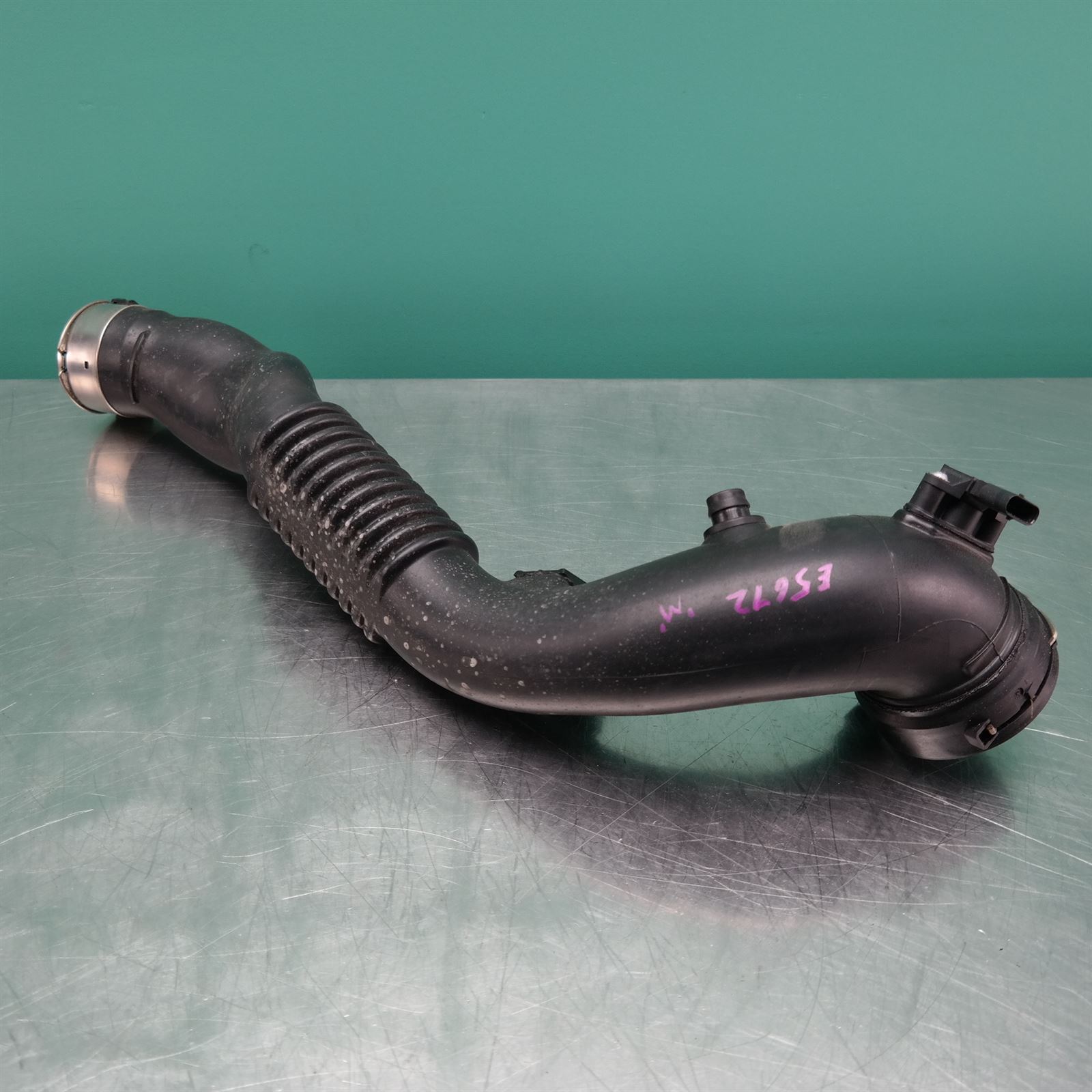 2013 BMW 1 SERIES Air pipe/duct 13717604033
