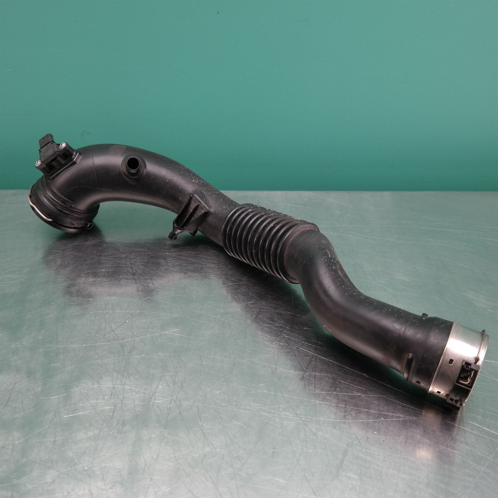 2013 BMW 1 SERIES Air pipe/duct 13717604033
